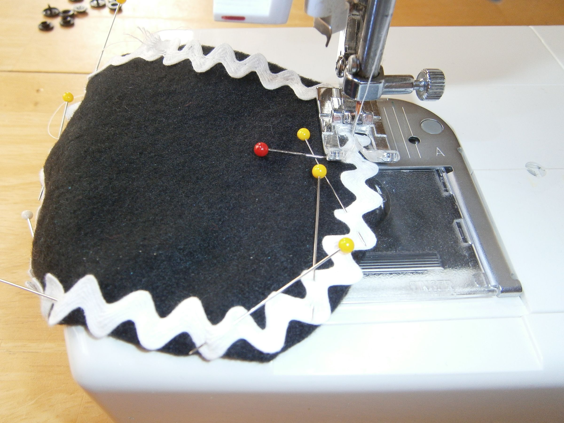 Monster Mittens : 18 Steps (with Pictures) - Instructables