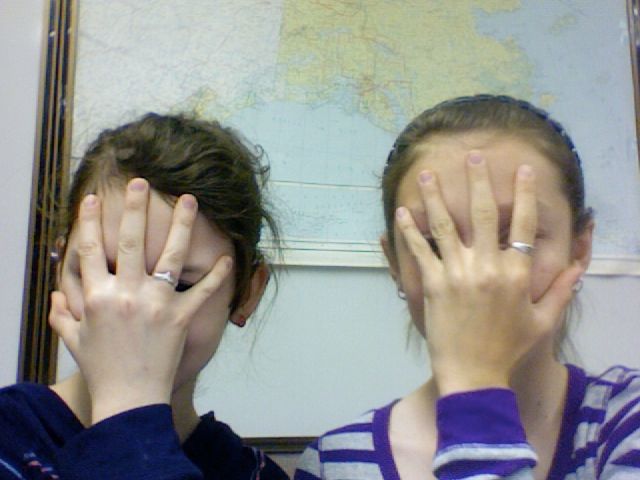 Silly Trick Finger Smack Trick : 4 Steps - Instructables