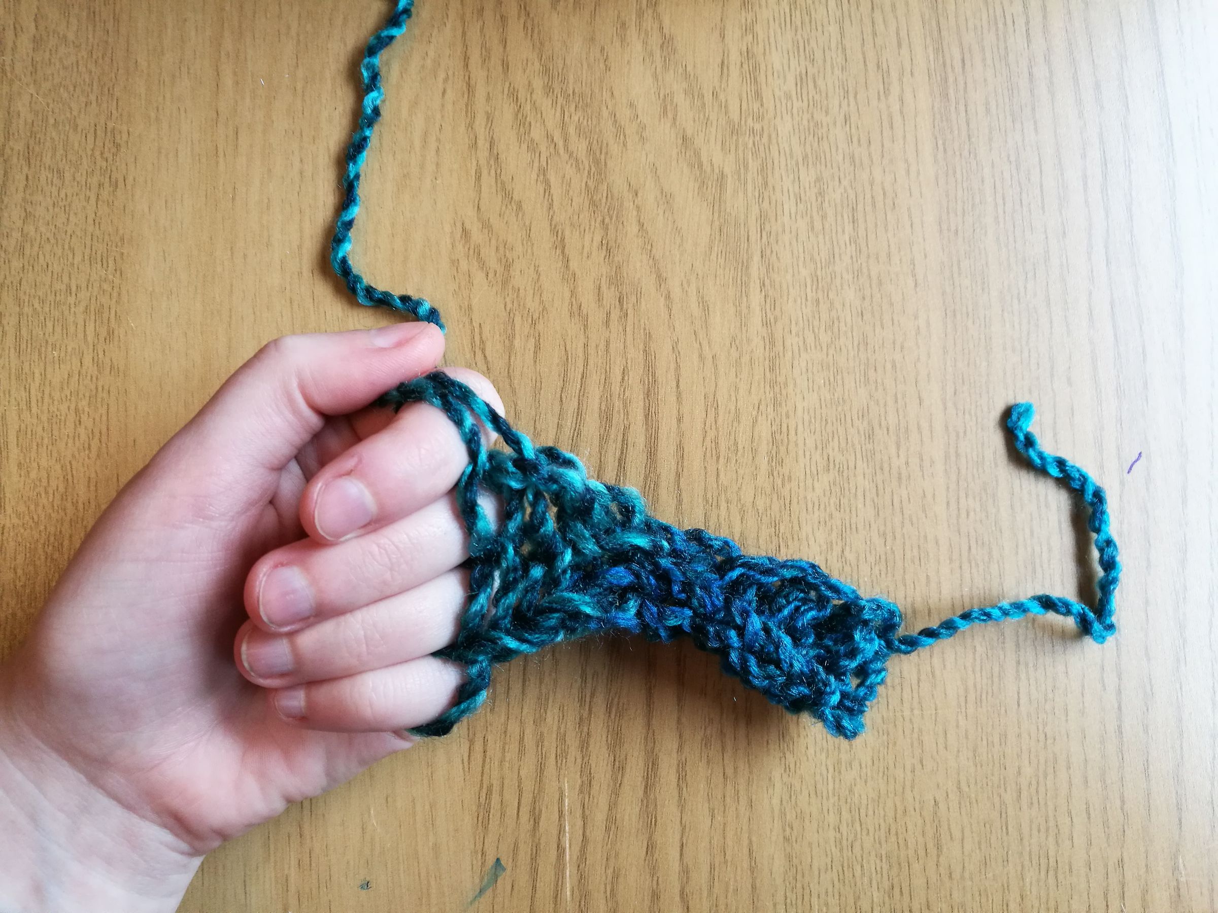 Super Simple Finger Knitting : 4 Steps (with Pictures) - Instructables