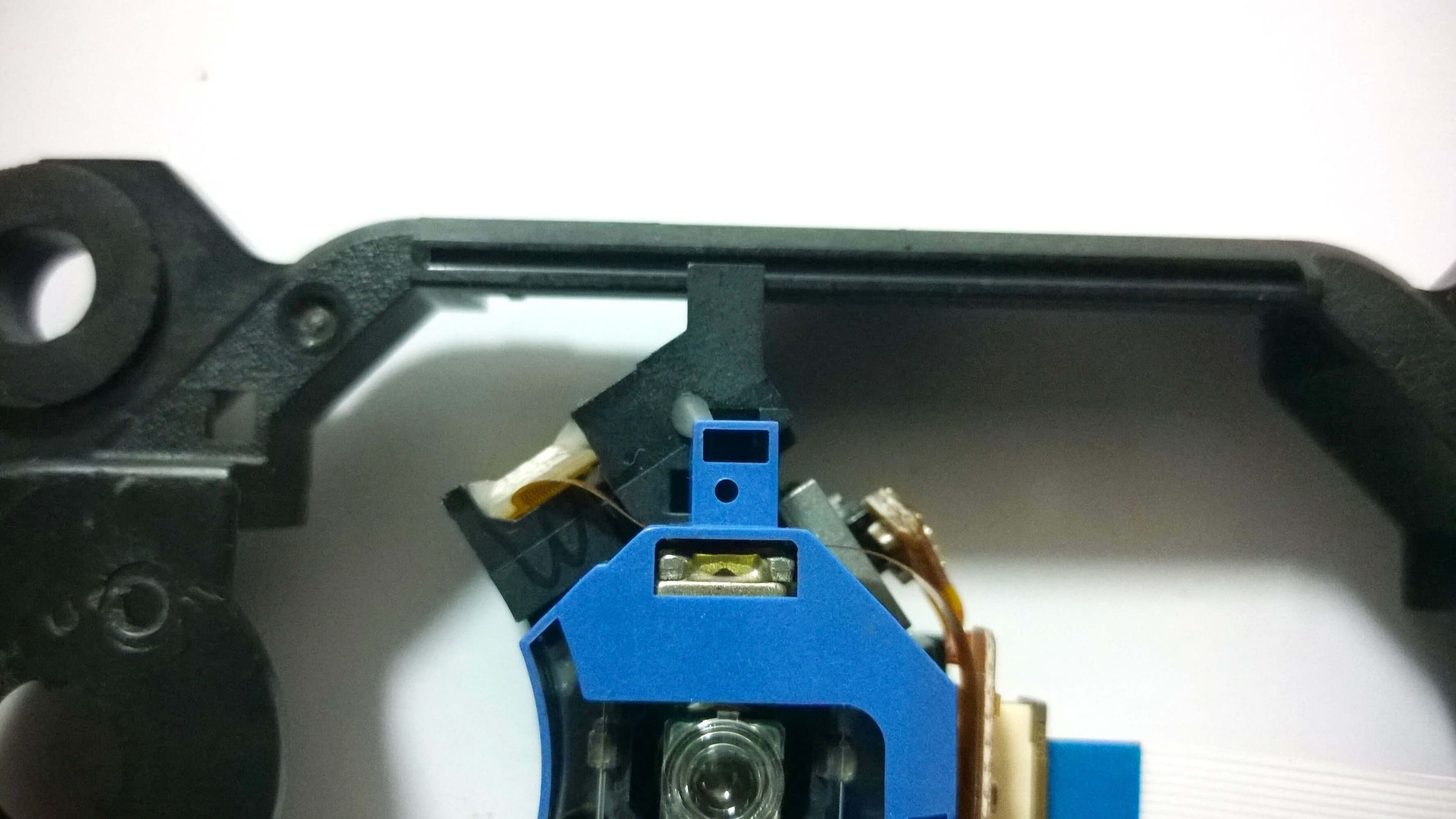 Parts to Salvage From a DVD/CD Player : 10 Steps - Instructables