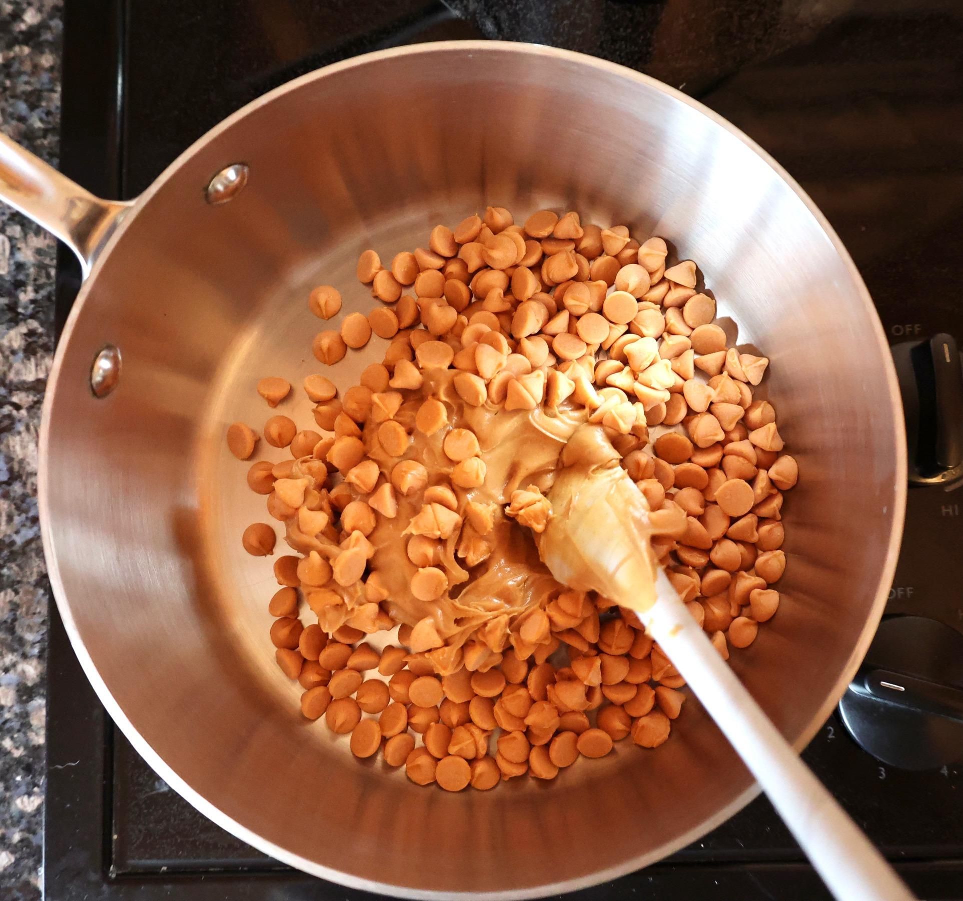 Chocolate Peanut Butter Rice Krispie Christmas Tree Pops : 4 Steps ...