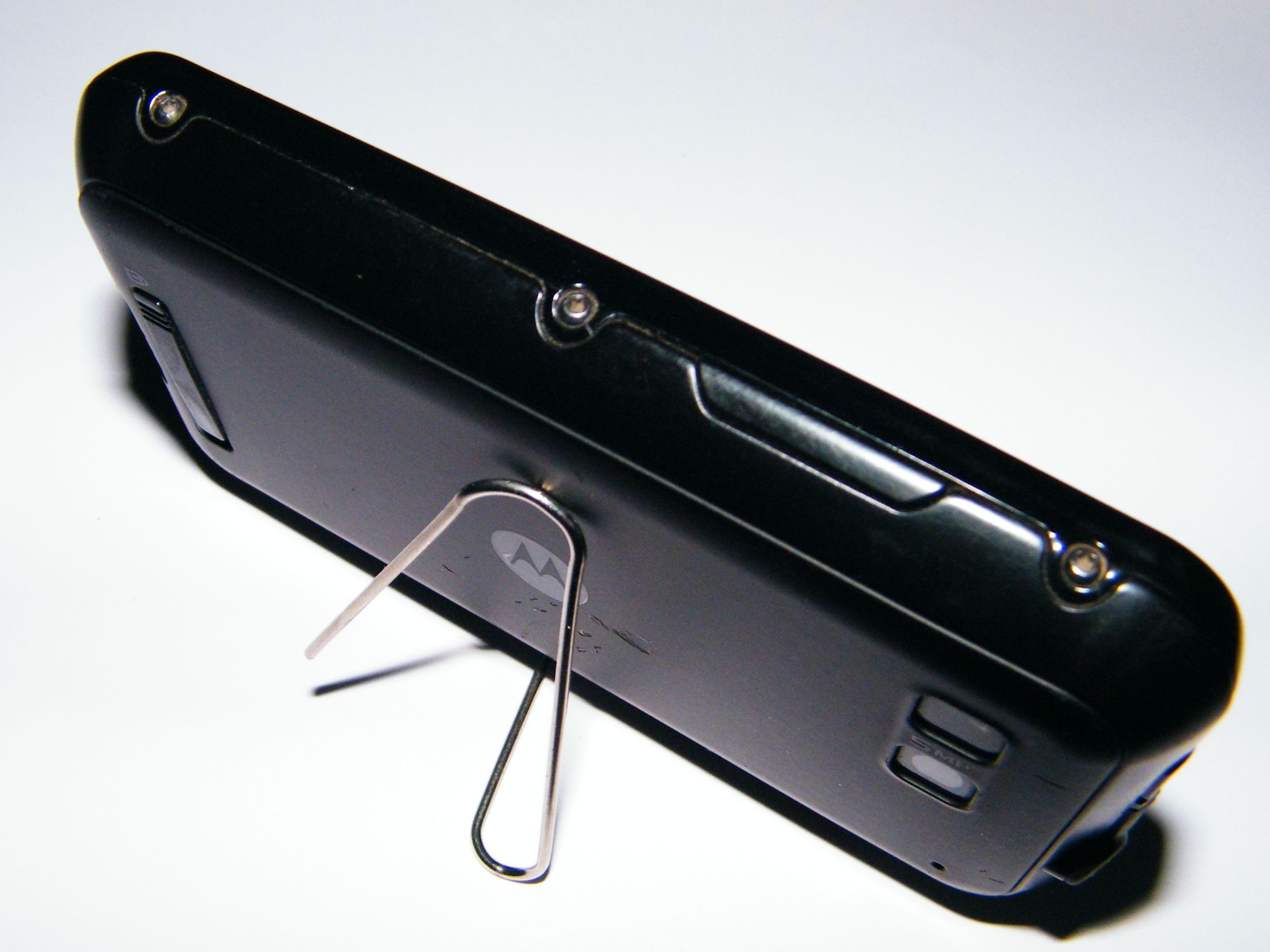 DIY Phone Stand - Paper Clip Mobile Phone Stand - 2min, $0 Project : 5 ...