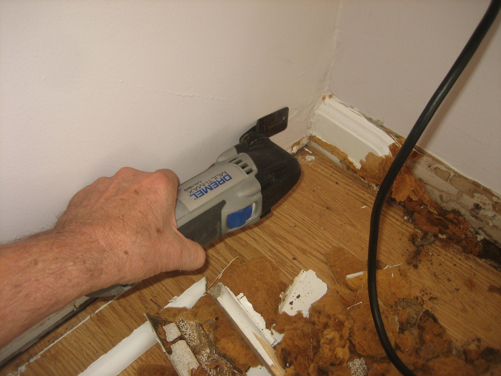 BASEBOARD MOLDING REPAIR : 8 Steps (with Pictures) - Instructables