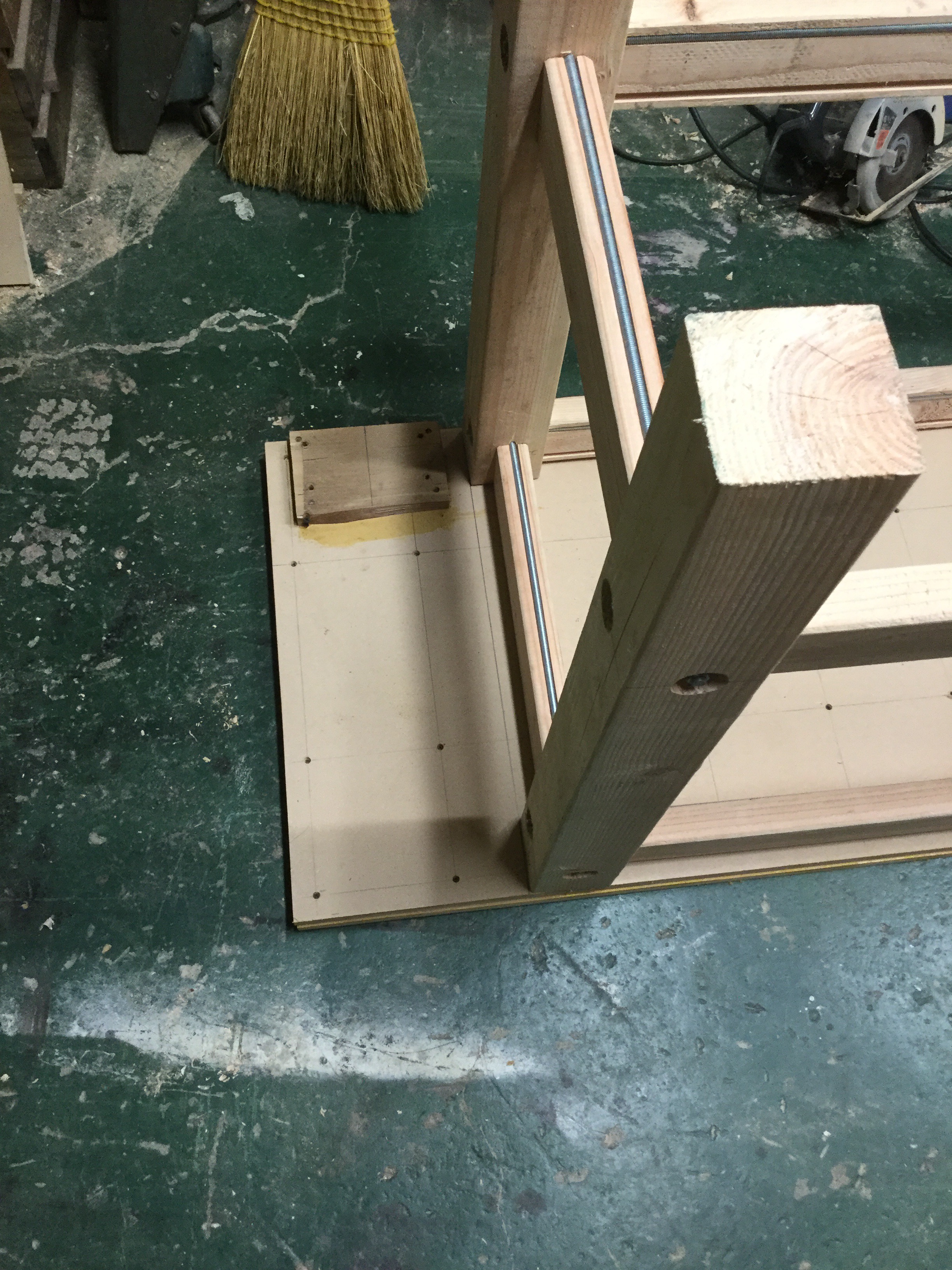 Sturdy Workbench : 12 Steps (with Pictures) - Instructables