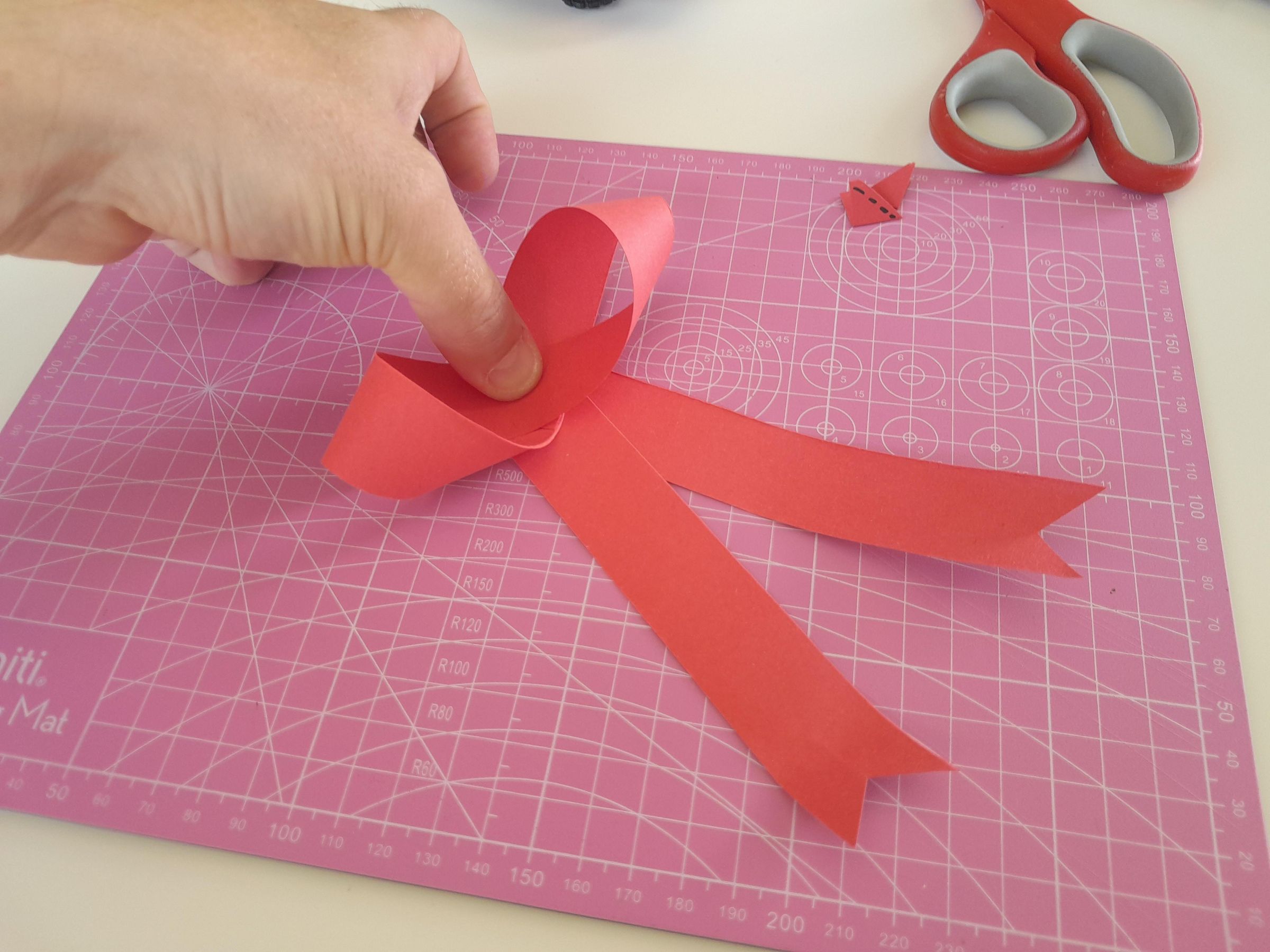 Easy Gift Wrapping With Paper Bow 7 Steps Instructables