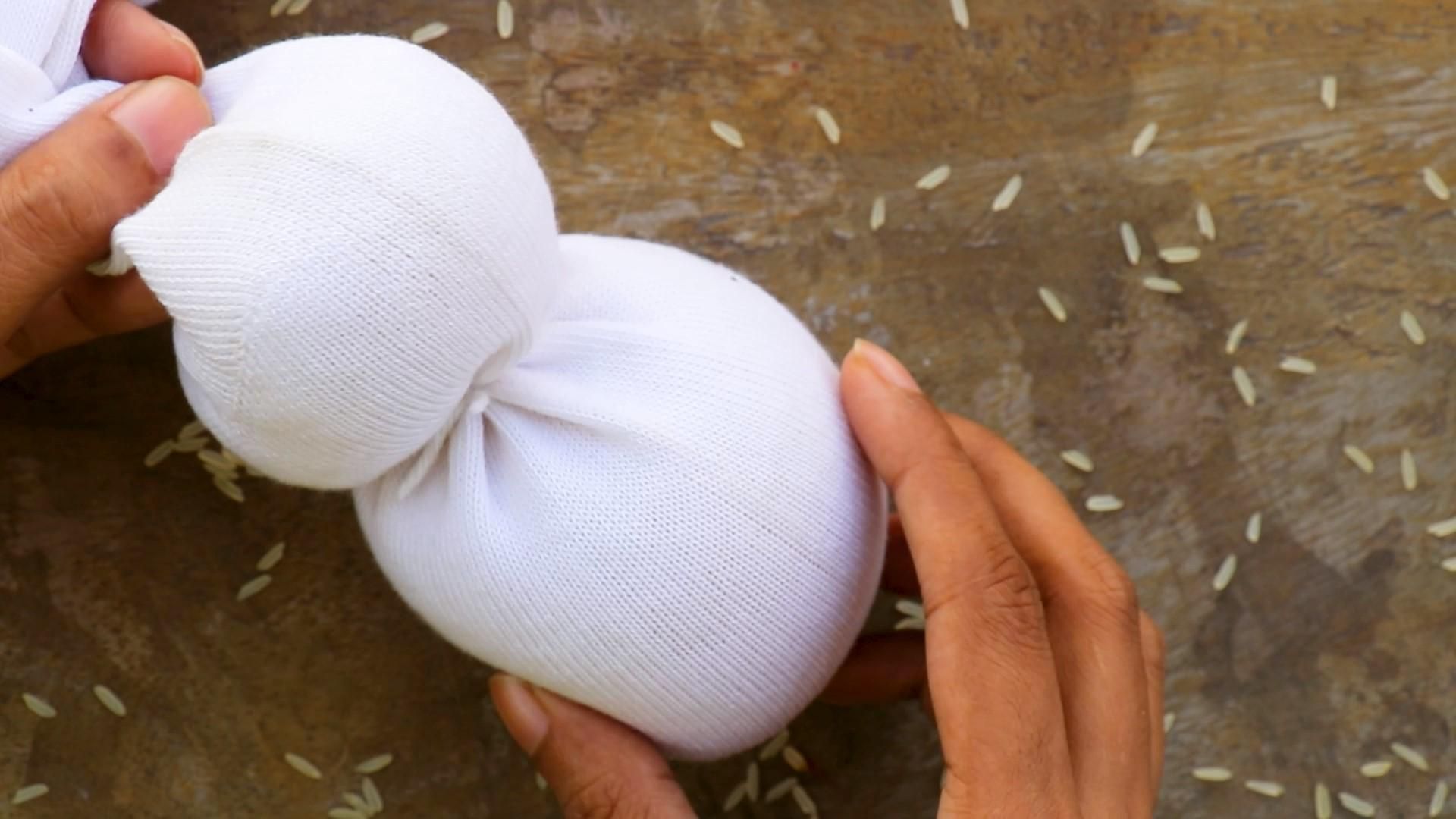 How to Make a Sock Snowman With Rice | Sock Snowman in 5 Minutes : 4 ...