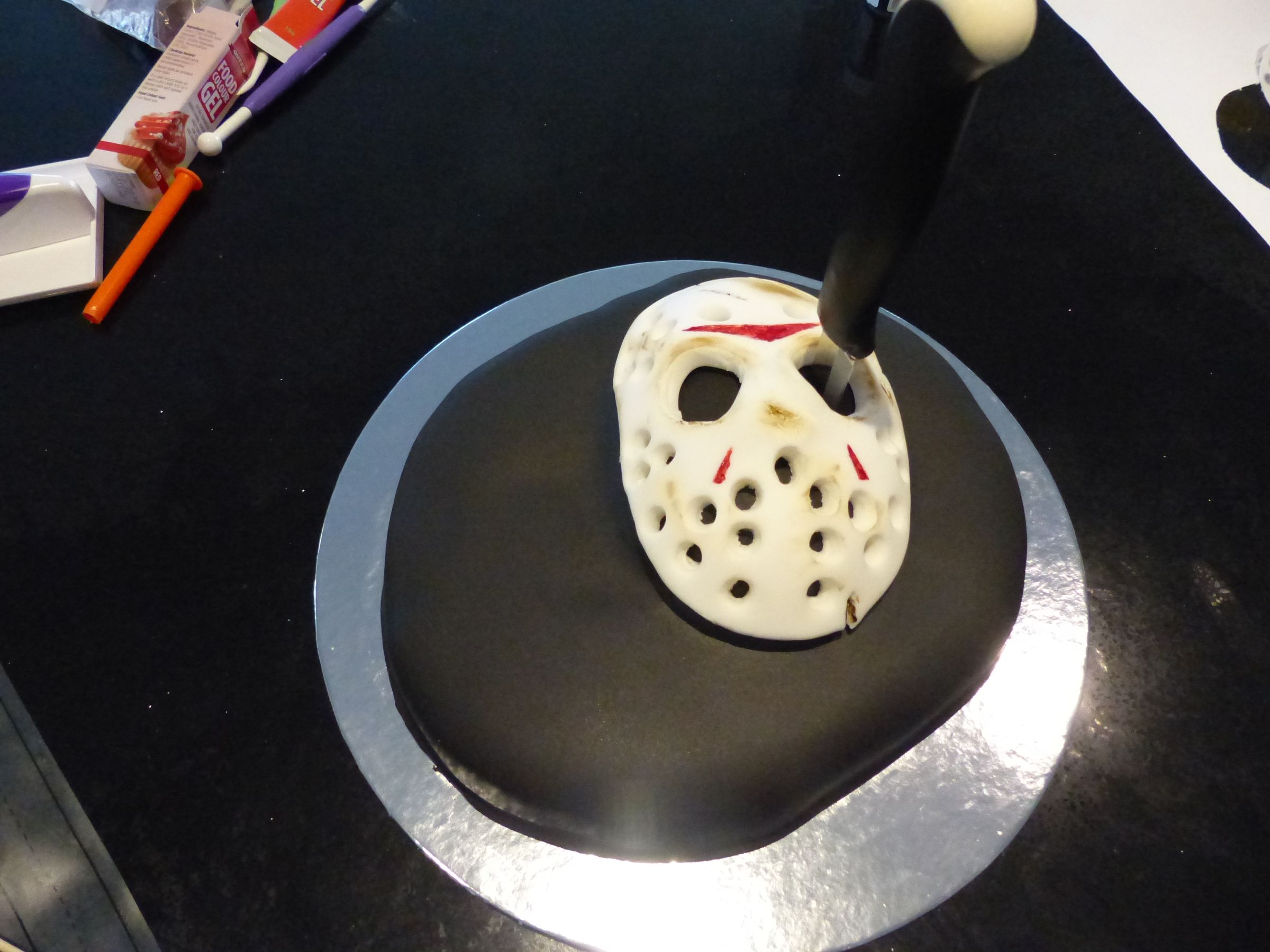 Jason Vorhees (Friday the 13th Hockey Mask) Cake : 7 Steps (with ...