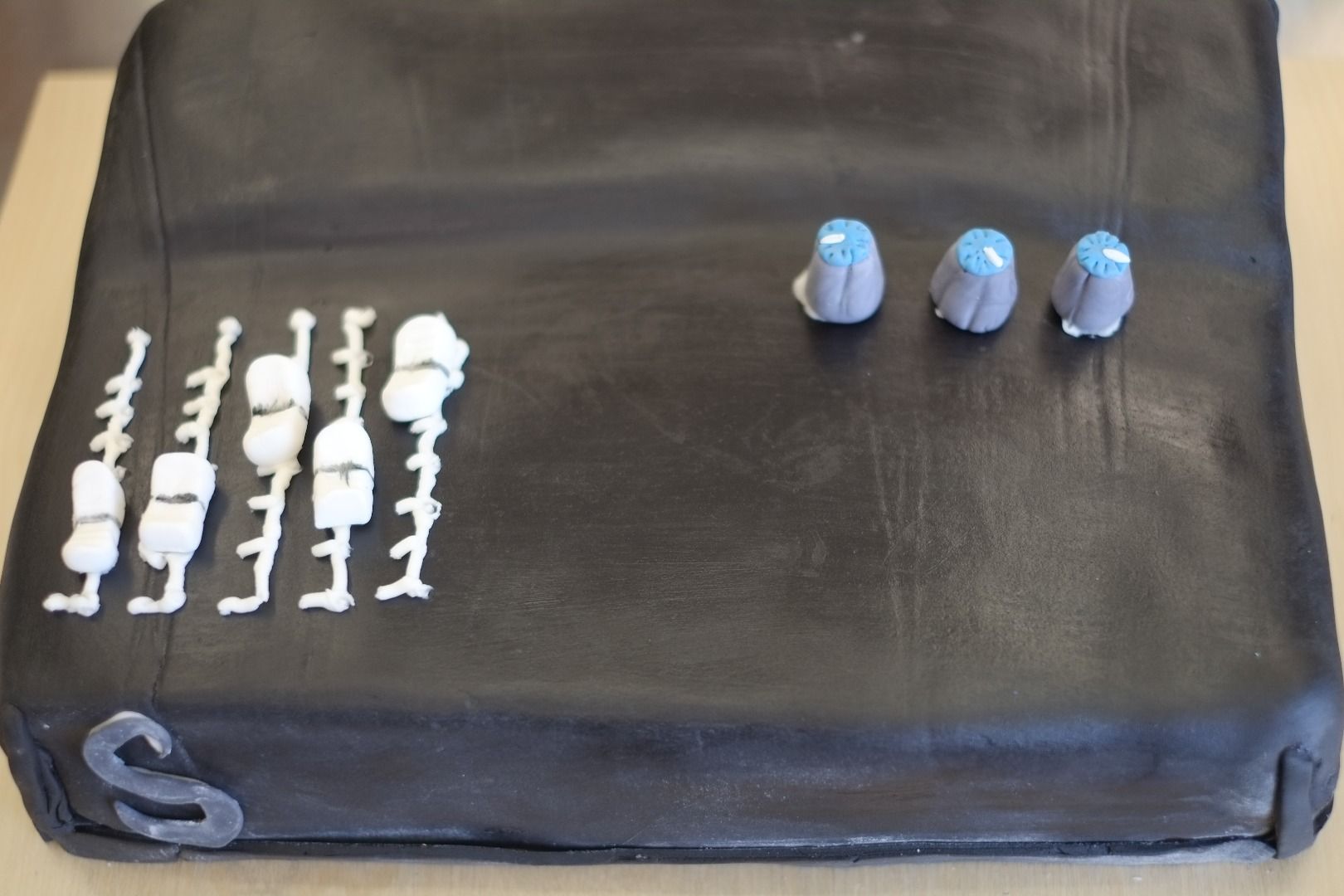 Soundboard Cake With Working Volt Meters : 12 Steps (with Pictures ...