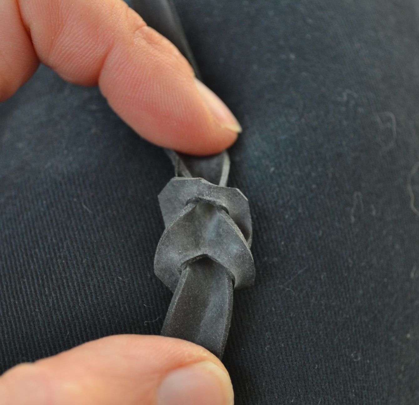 ♻ KNIT WITH INNER TUBE THREAD ♻ : 5 Steps (with Pictures) - Instructables