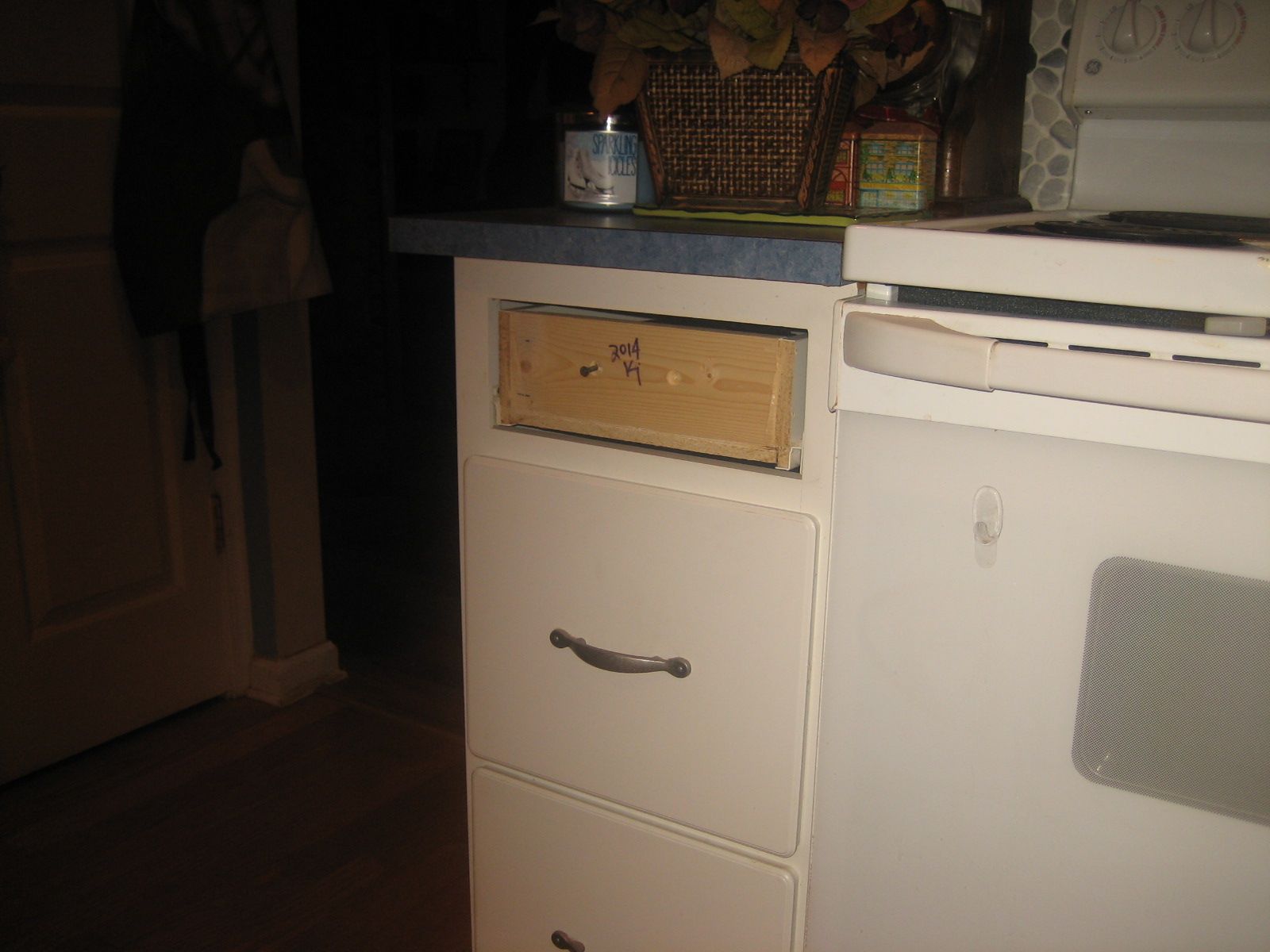 REPLACING DRAWER FACES : 5 Steps (with Pictures) - Instructables