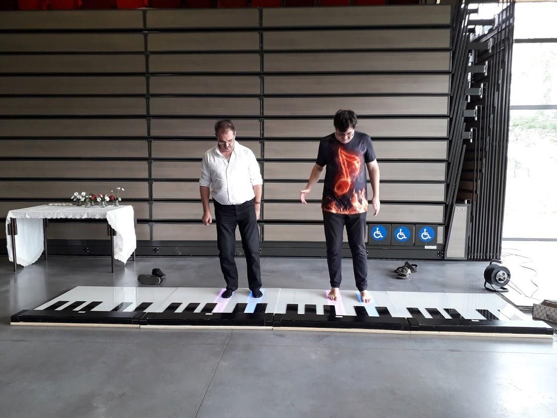 Cheap Expandable Floor Piano : 7 Steps (with Pictures) - Instructables