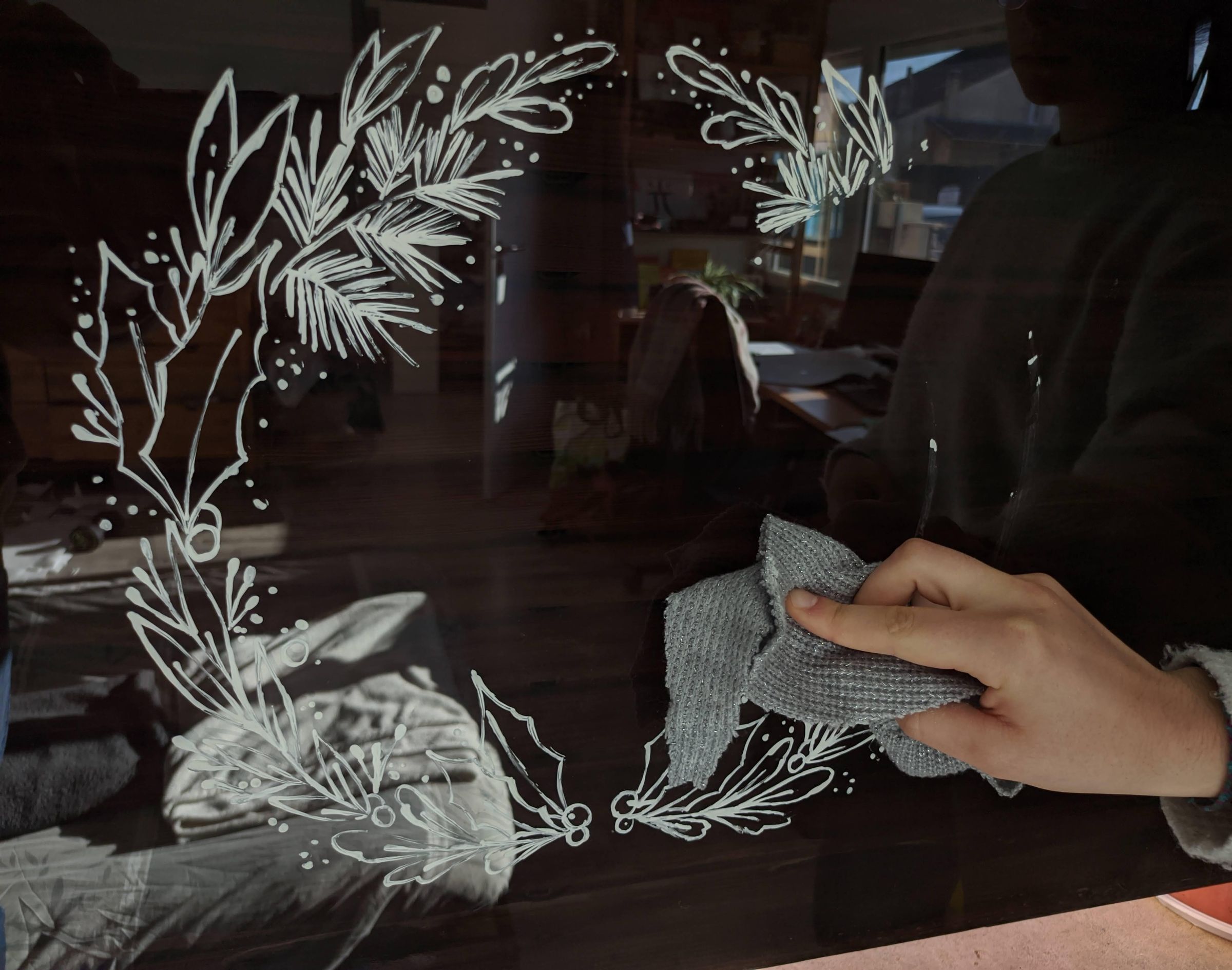 How to Paint on Your Windows : 7 Steps (with Pictures) - Instructables