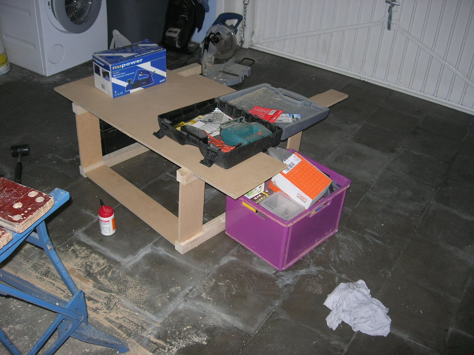 Adjustable Drafting Table With Basic Tools and Materials : 4 Steps ...