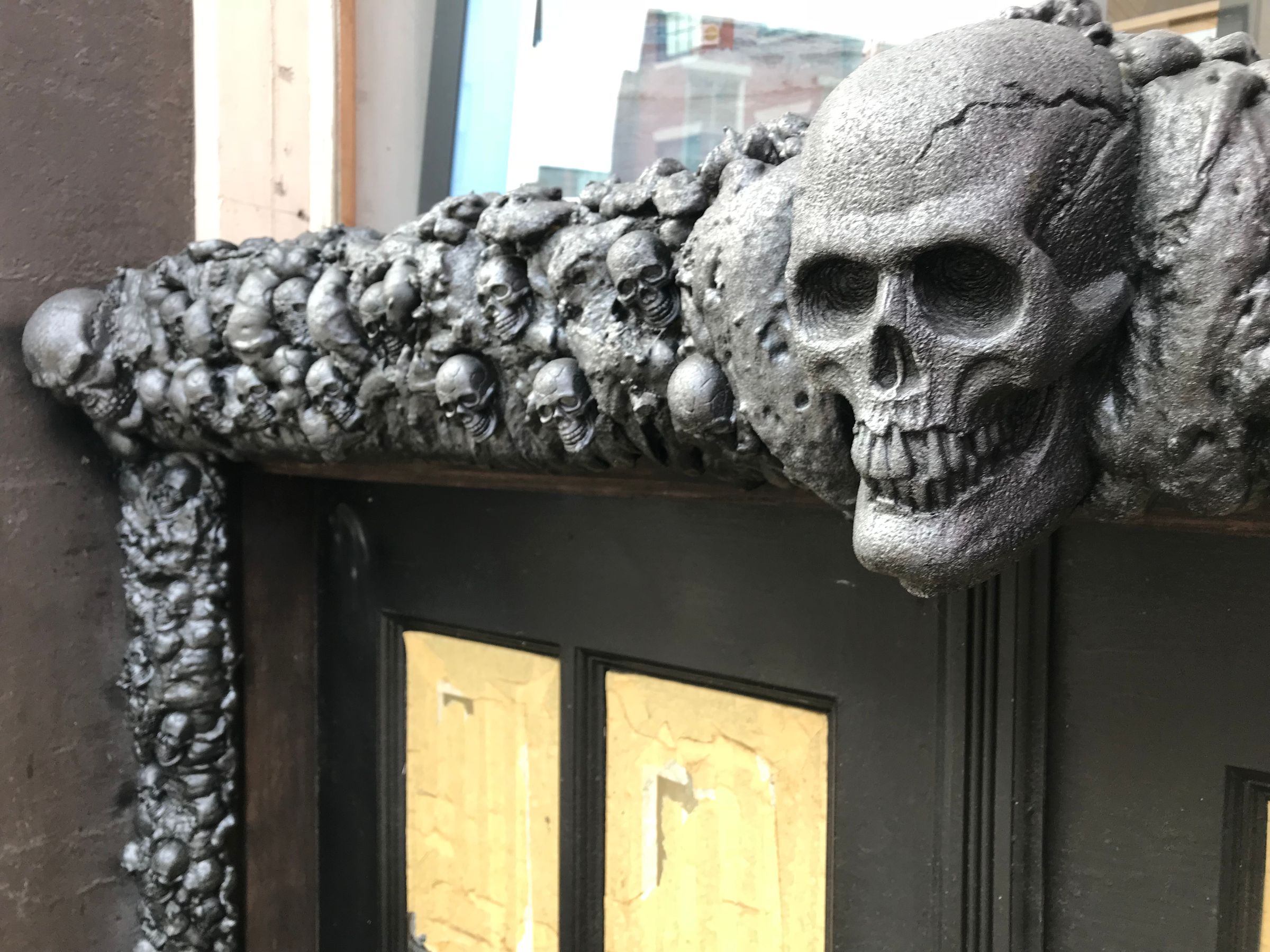 Skull Door Frame Entrance Decoration : 4 Steps (with Pictures ...
