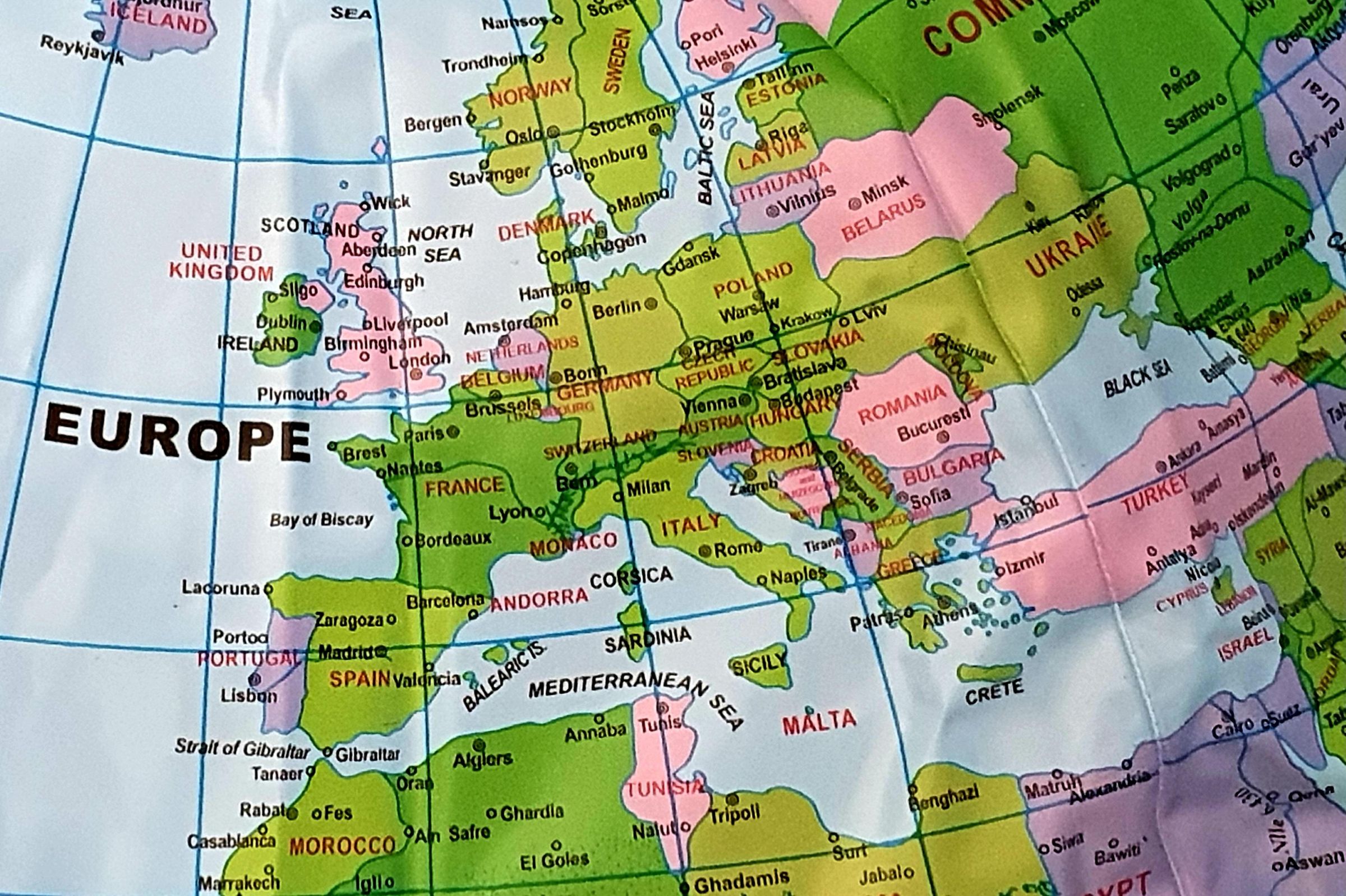 Inverted Globe - Finding Wilson : 6 Steps (with Pictures) - Instructables