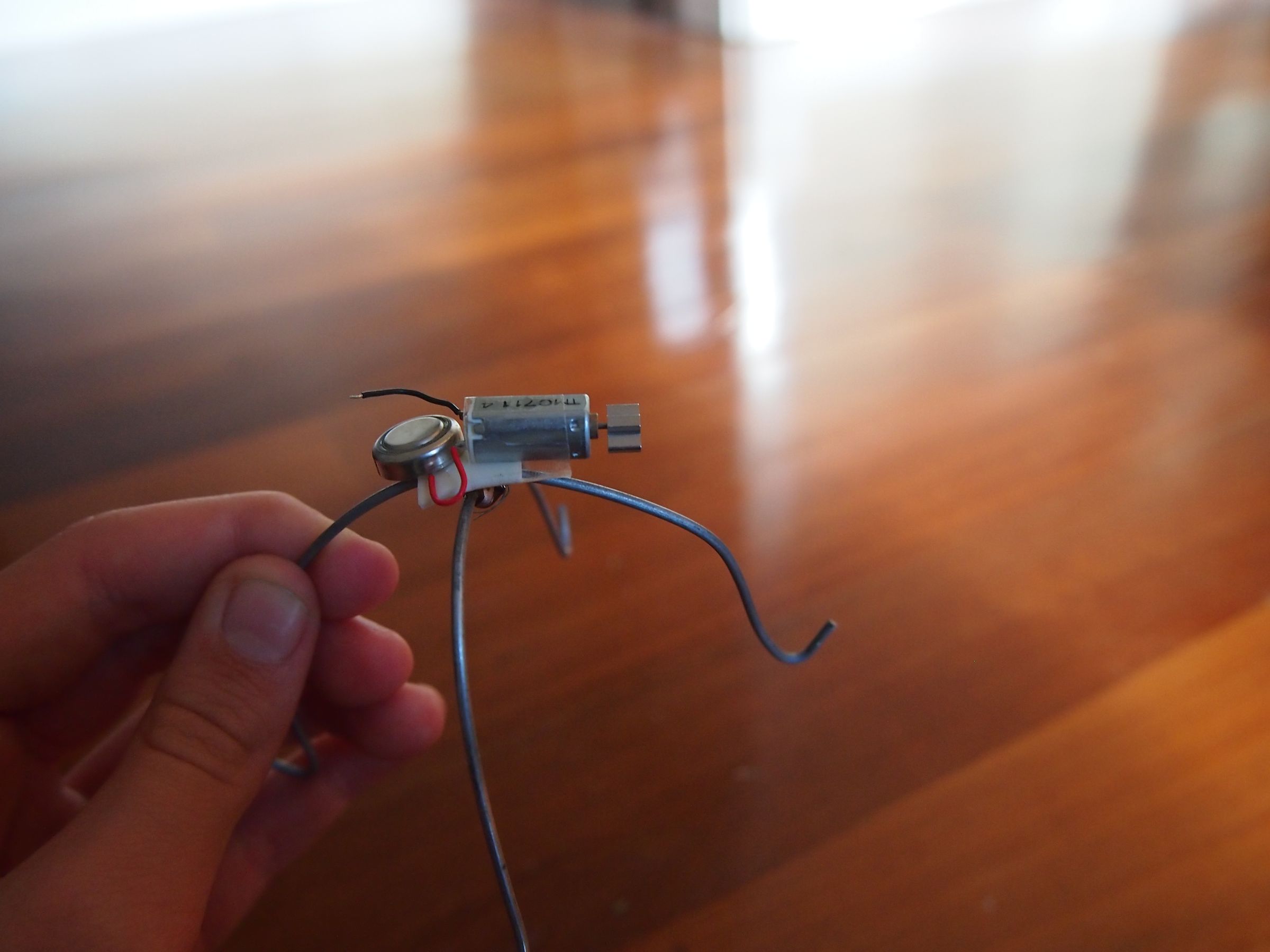 How to Build a Simple Vibrobot : 5 Steps (with Pictures) - Instructables