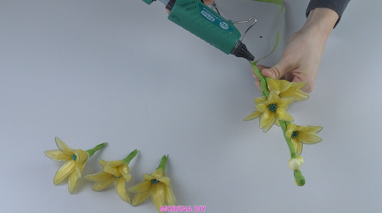 DIY Recycled Plastic Flowers | Easy Plastic Bag Crafts : 5 Steps (with ...