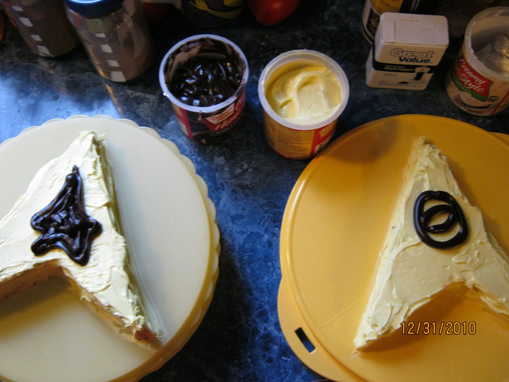 Cut Cake - Star Trek Delta : 4 Steps - Instructables