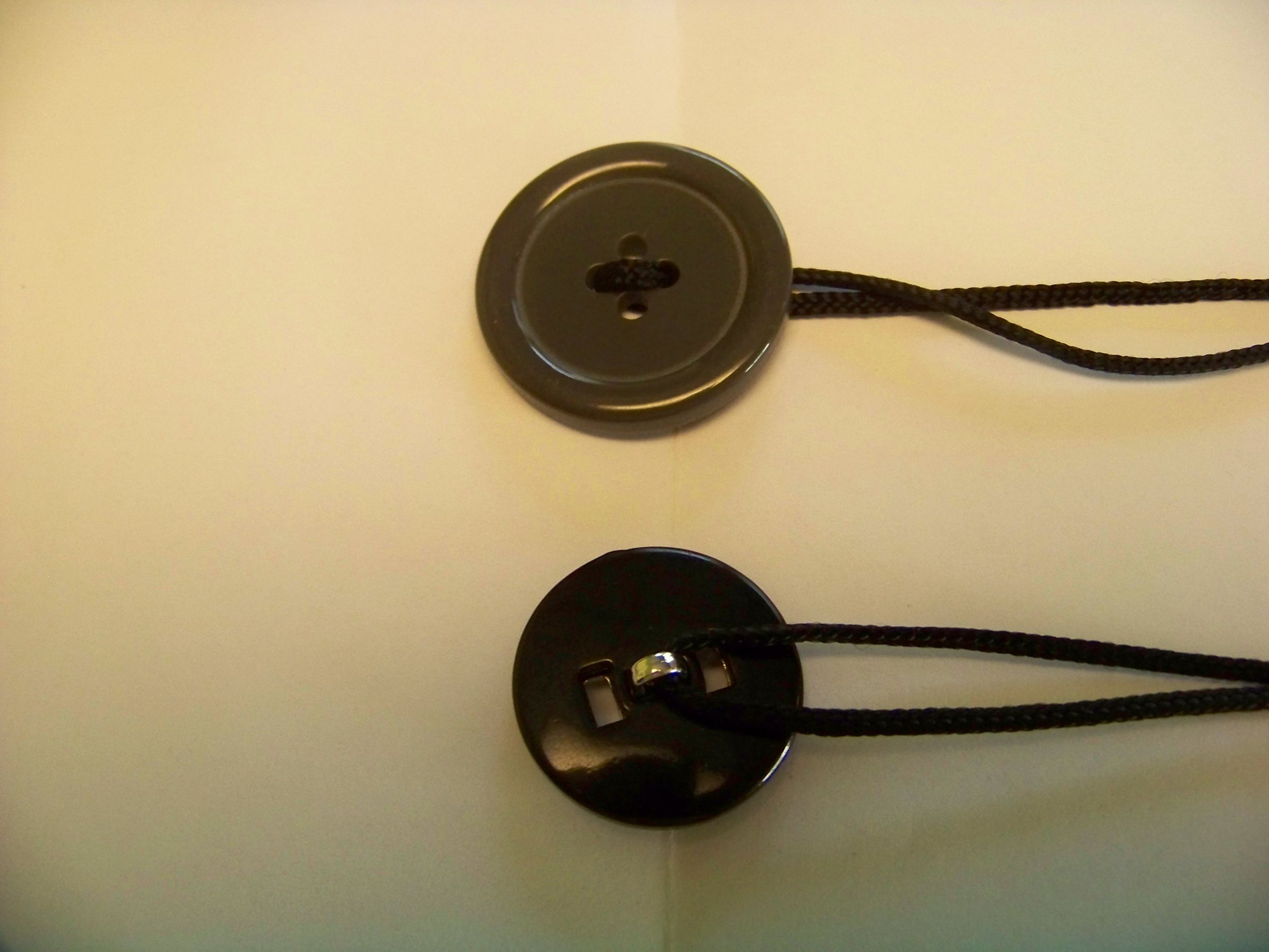 Button T-shirt Sleeve Holders : 4 Steps - Instructables