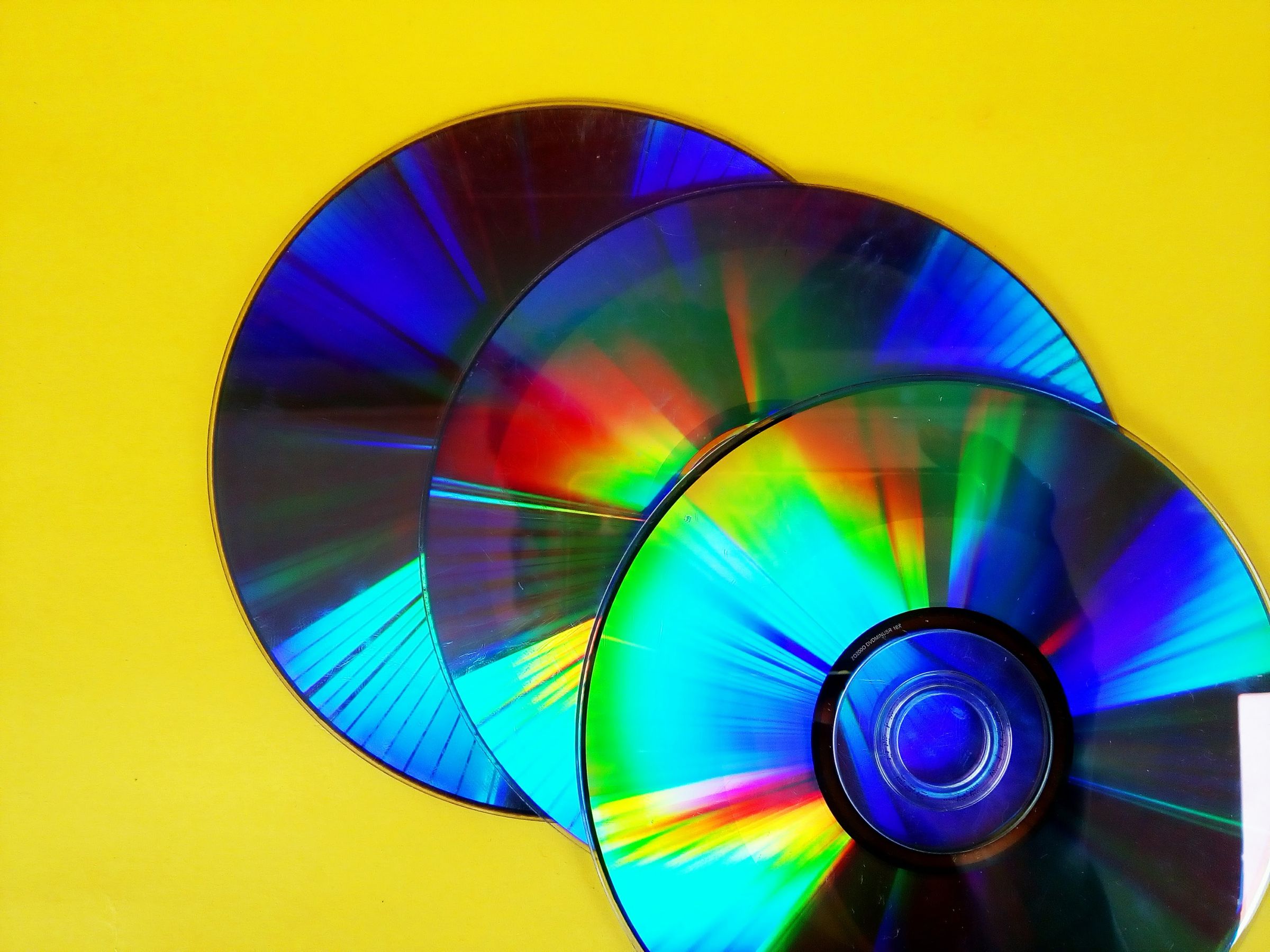 Turn Old CDs Into Photo Frame : 4 Steps - Instructables