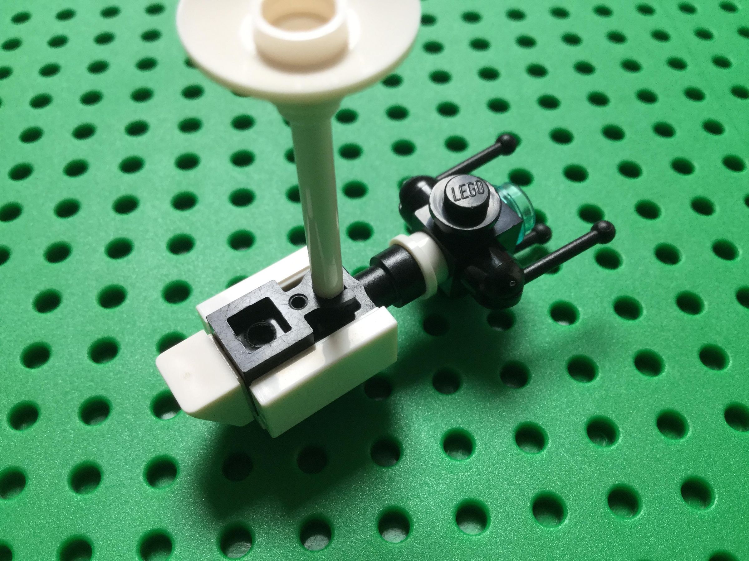 Lego Portal Gun, Chell Figure and Companion Cube : 4 Steps - Instructables