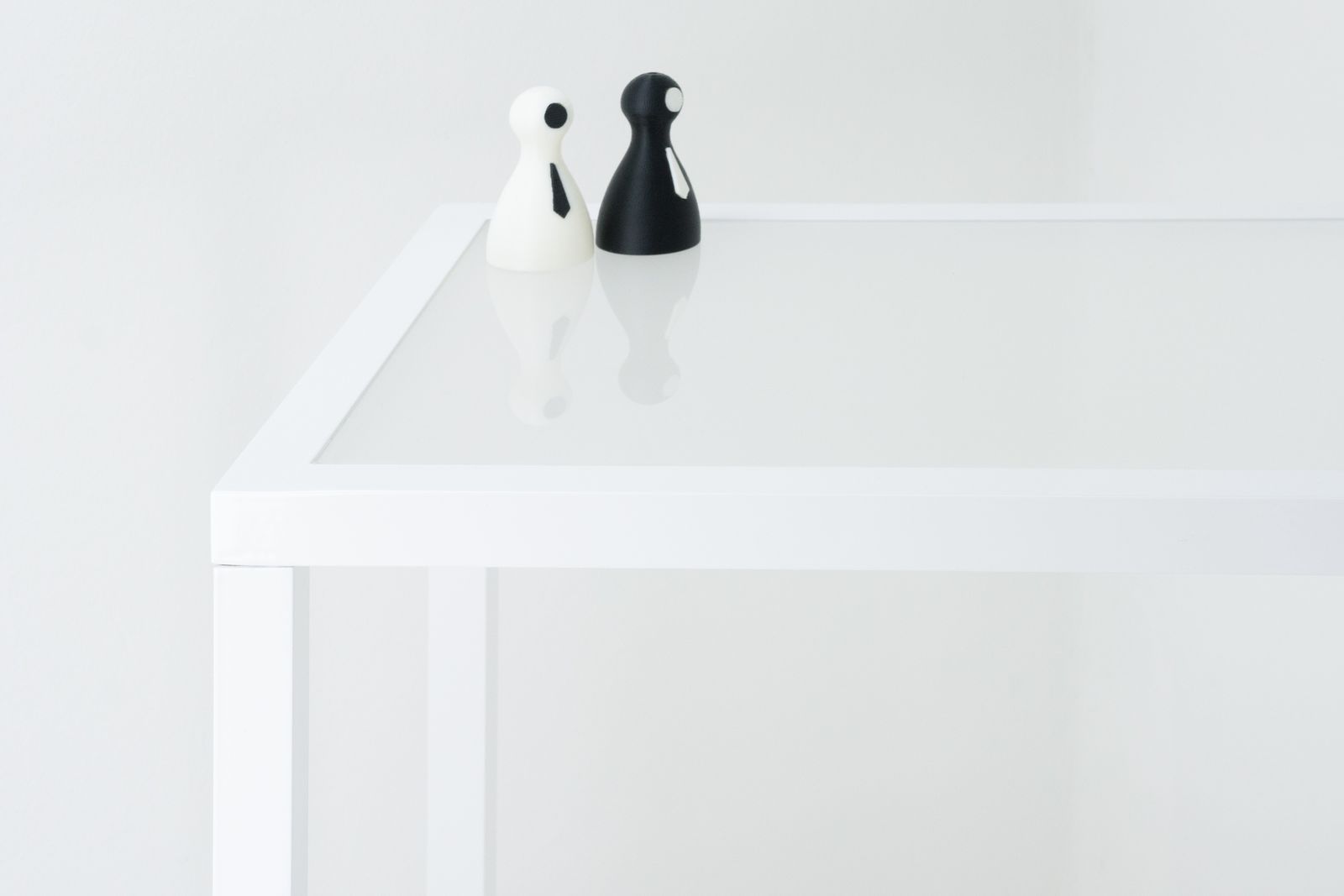 Edddison Projection Table : 11 Steps - Instructables