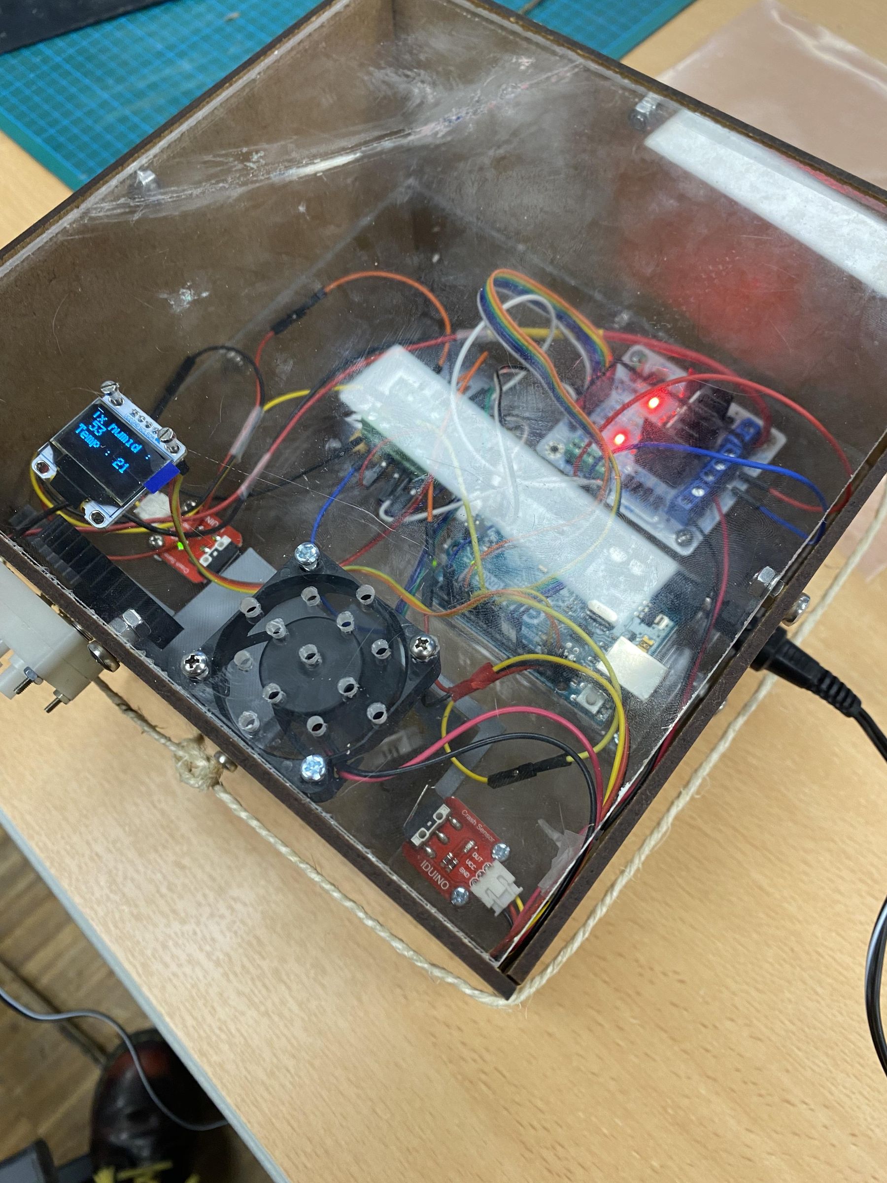 Automatic Ventilation With a Hatch : 7 Steps - Instructables