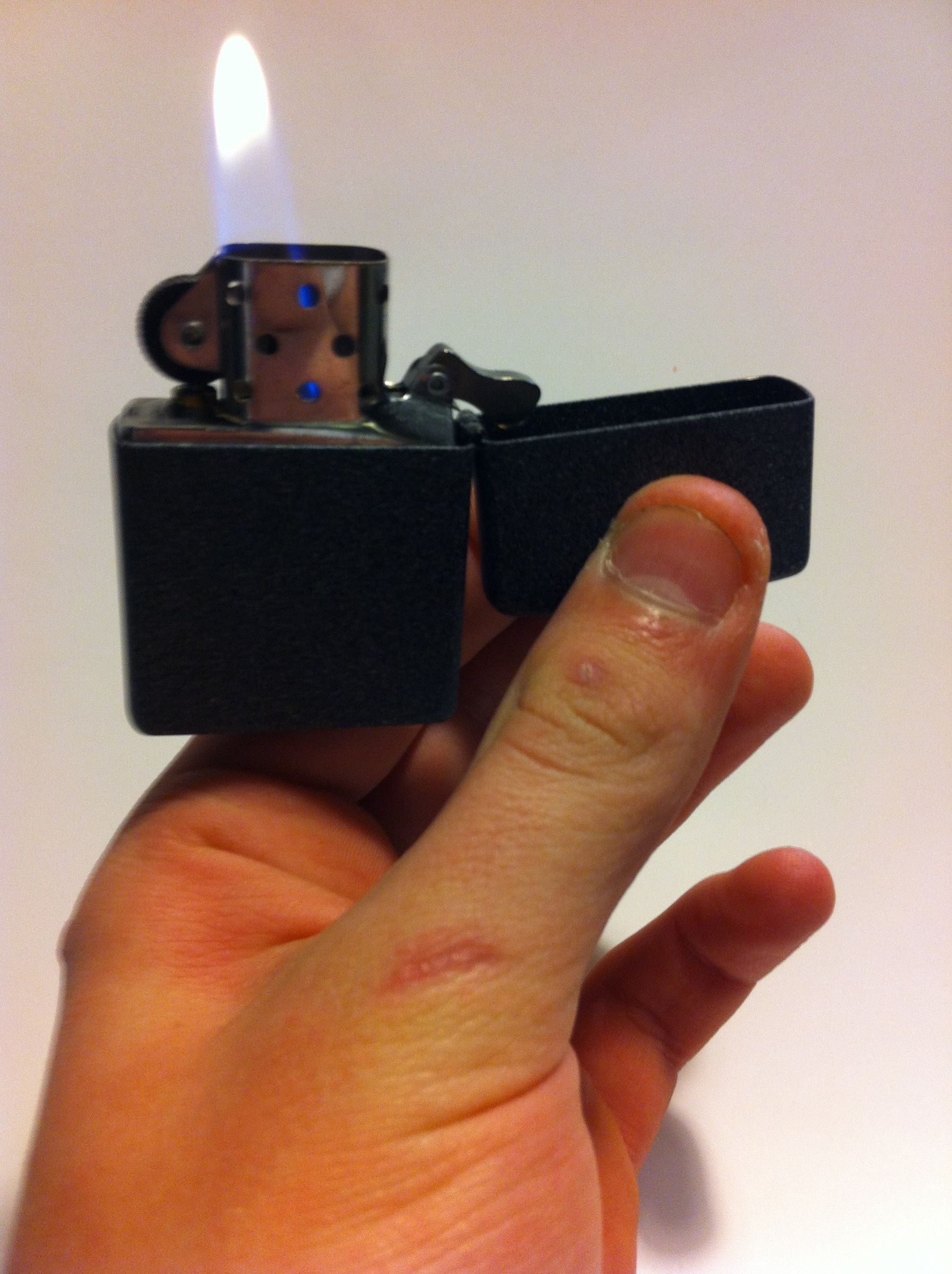 Basic Zippo Closing Trick : 7 Steps - Instructables