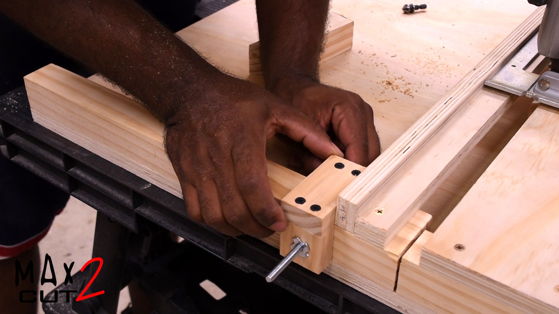 MAX CUT 2 Circular Saw Crosscut & Miter Jig : 11 Steps (with Pictures ...