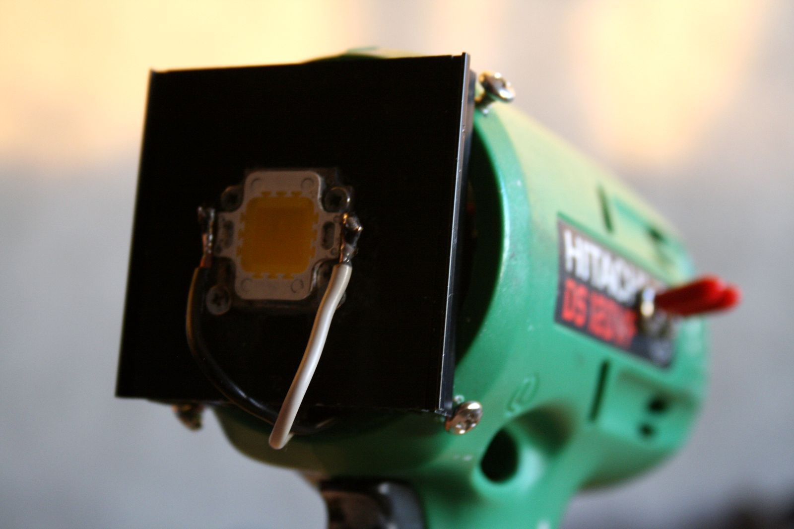 Transformation of Malfunctioning Power Tool Into LED Lamp : 3 Steps ...