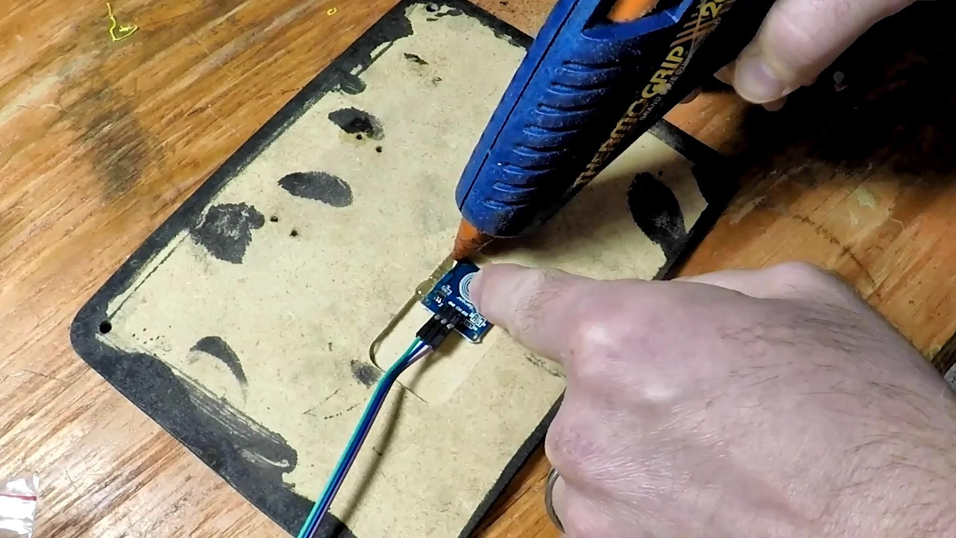 Automatic Promotional Button Dispenser : 6 Steps (with Pictures ...