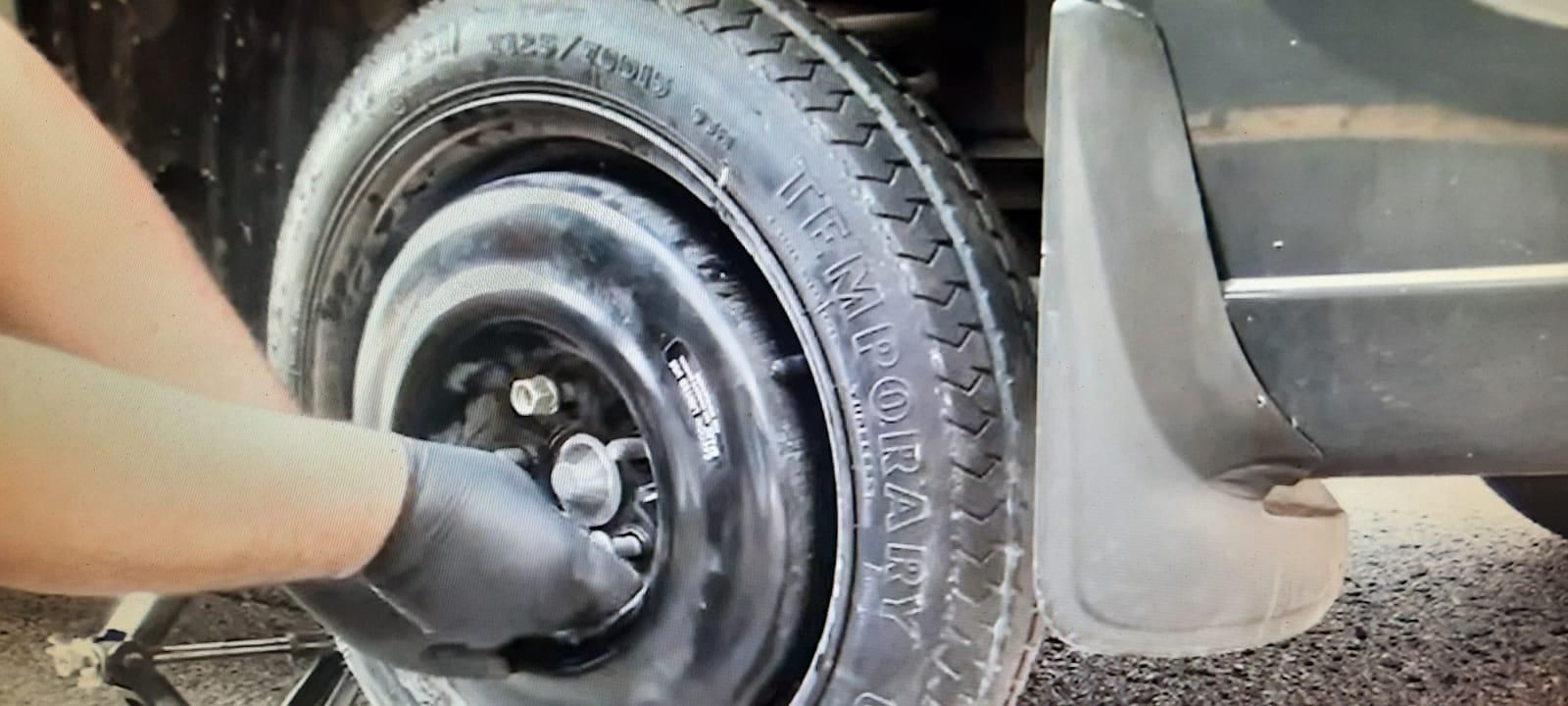 Changing a Car Tyre : 4 Steps - Instructables