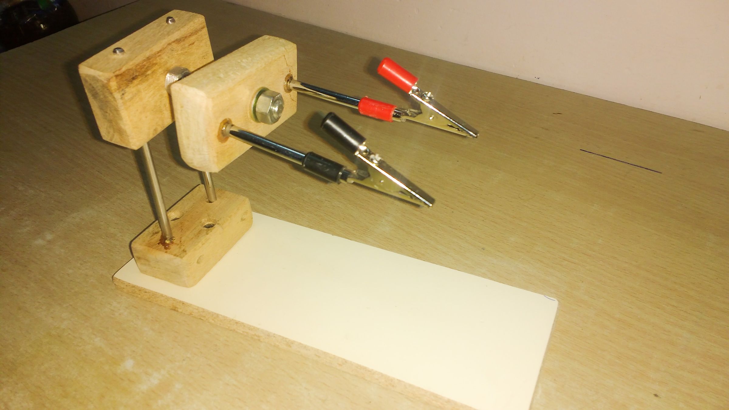 PCB HOLDER FOR EASY SOLDERING : 4 Steps (with Pictures) - Instructables