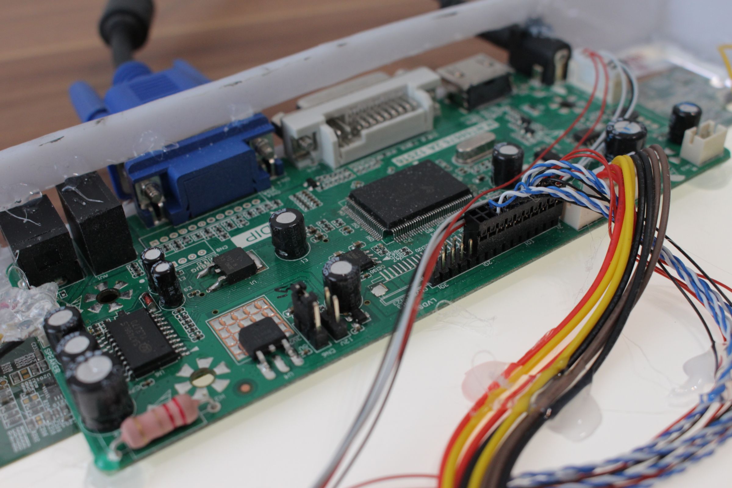 How to Reuse the Old LCD Screen of Your Broken Laptop : 4 Steps ...