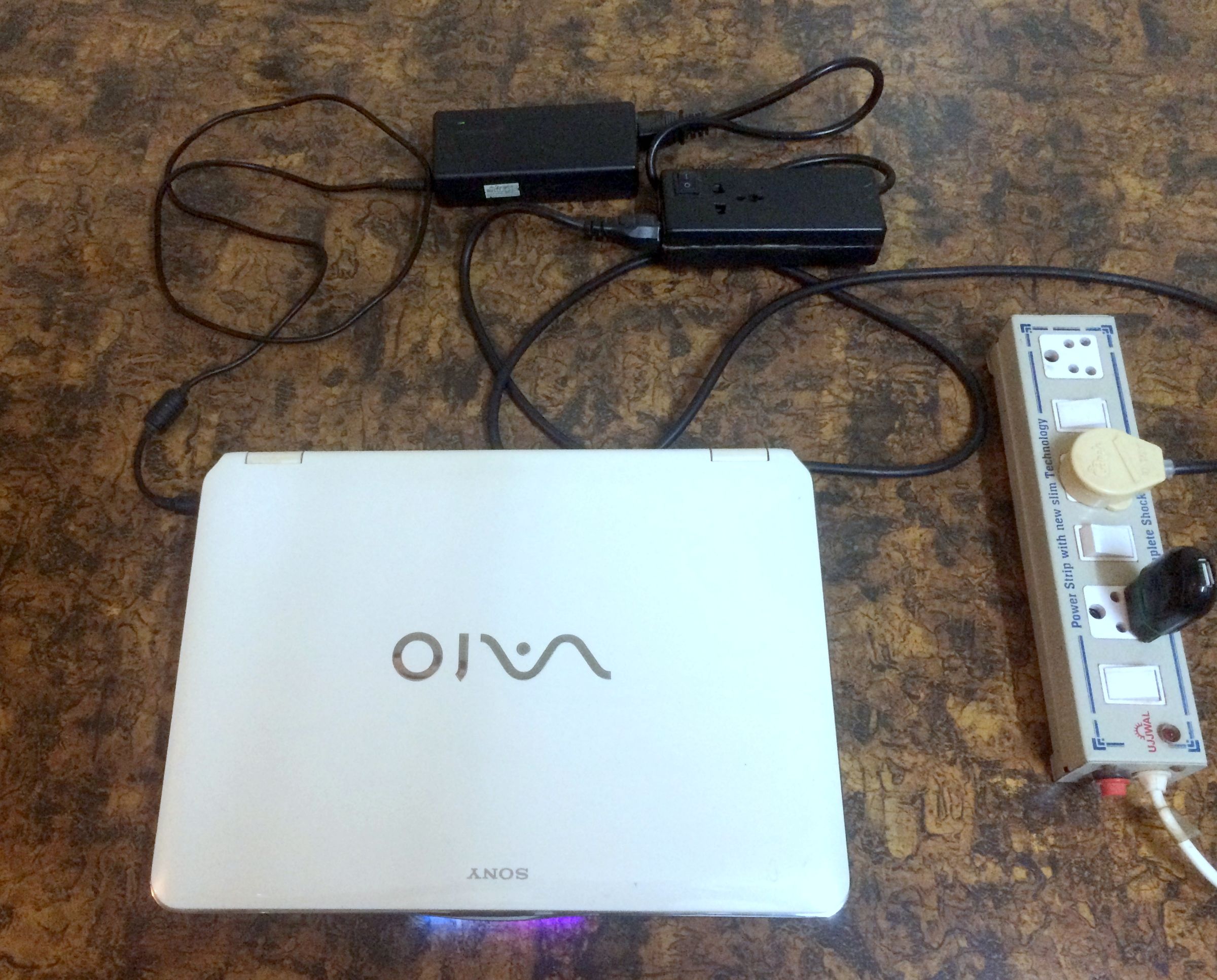 In-line Laptop Surge Protector With an Outlet : 6 Steps (with Pictures ...