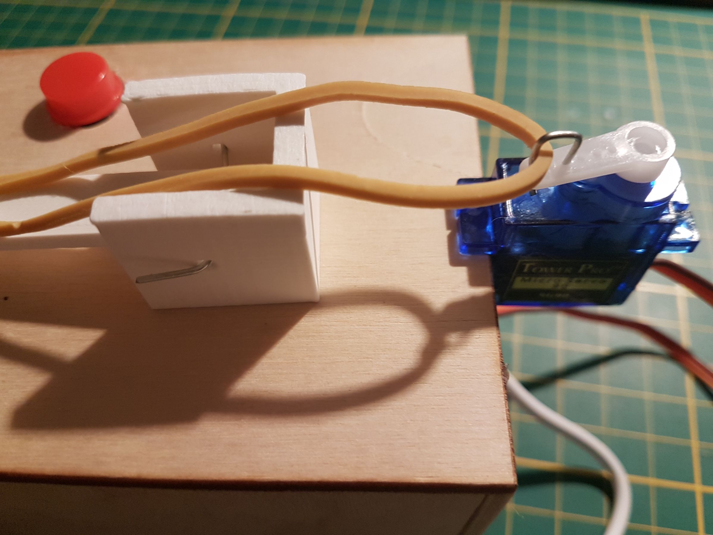 Automatic Rubber Band Catapult : 8 Steps (with Pictures) - Instructables