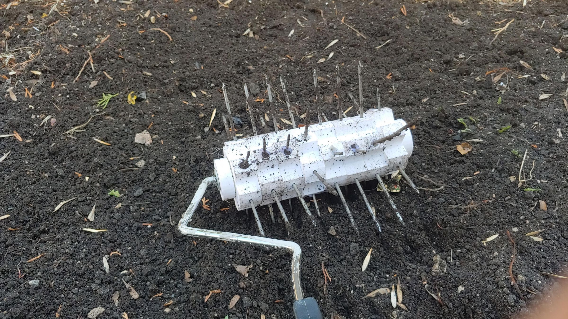 Paint Roller Soil Aerator - Instructables