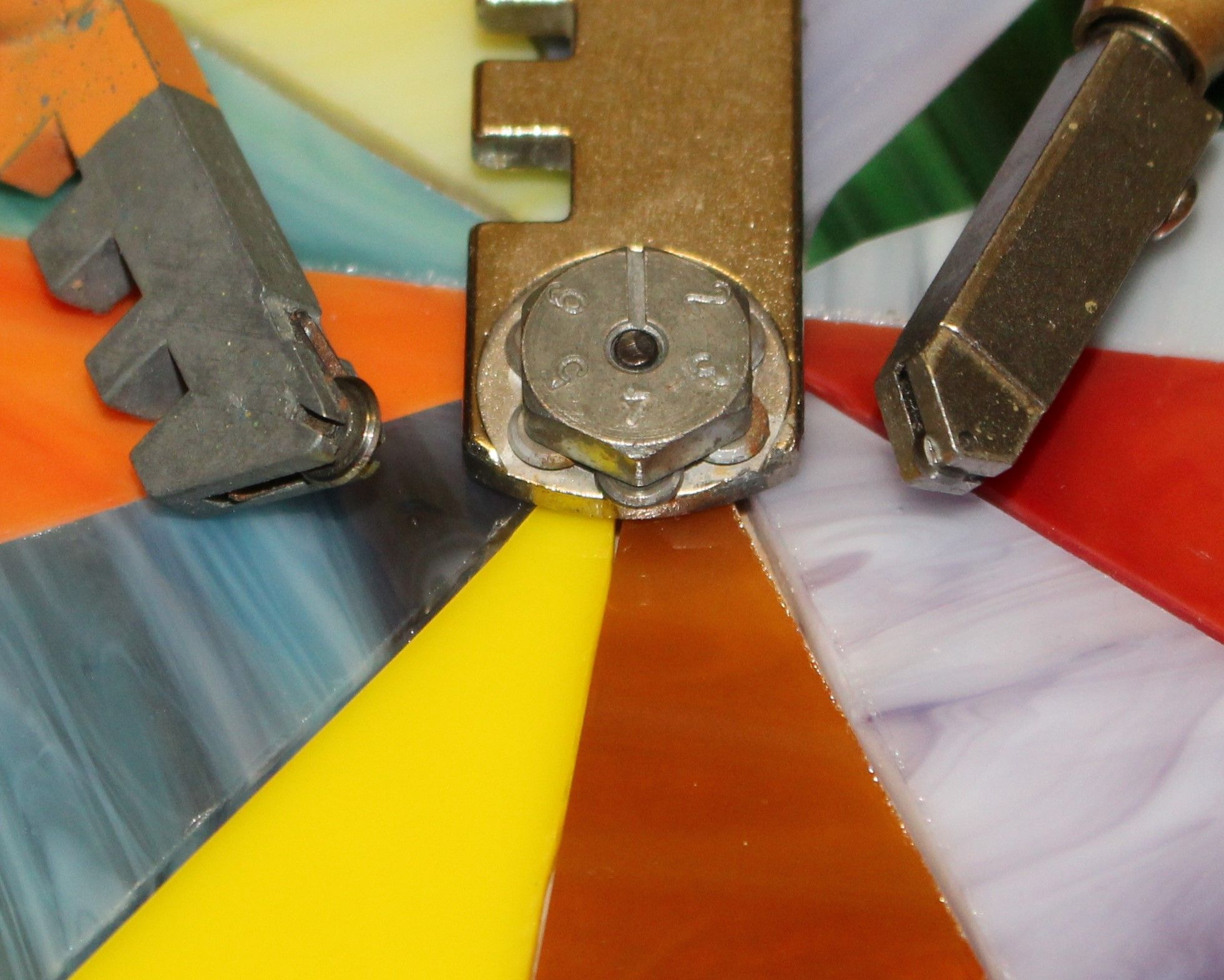 How to CUT GLASS. : 7 Steps (with Pictures) - Instructables