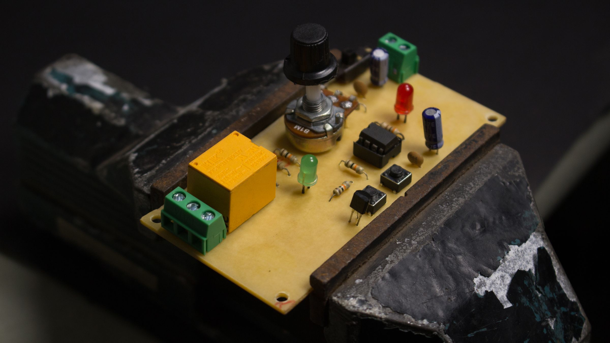Adjustable 555 Timer Relay Switch | Monostable Multivibrator Circuit ...