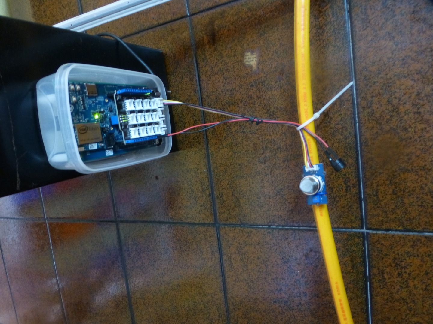 Intel Edison Gas Sensor System to Detect Biogas / LPG Leakage : 12 ...