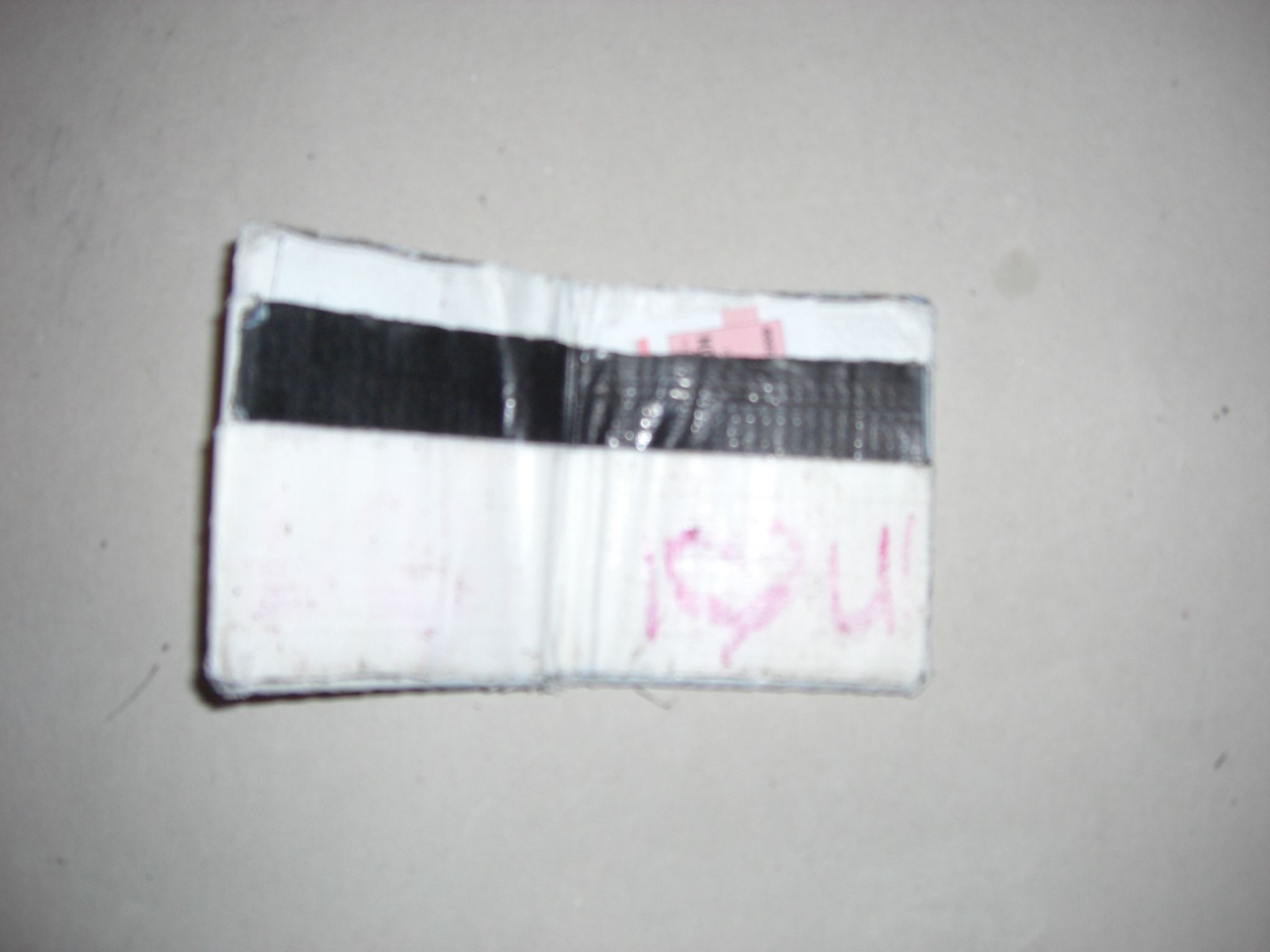 Custom Designed Durable and Functional Duct Tape Wallet : 7 Steps ...