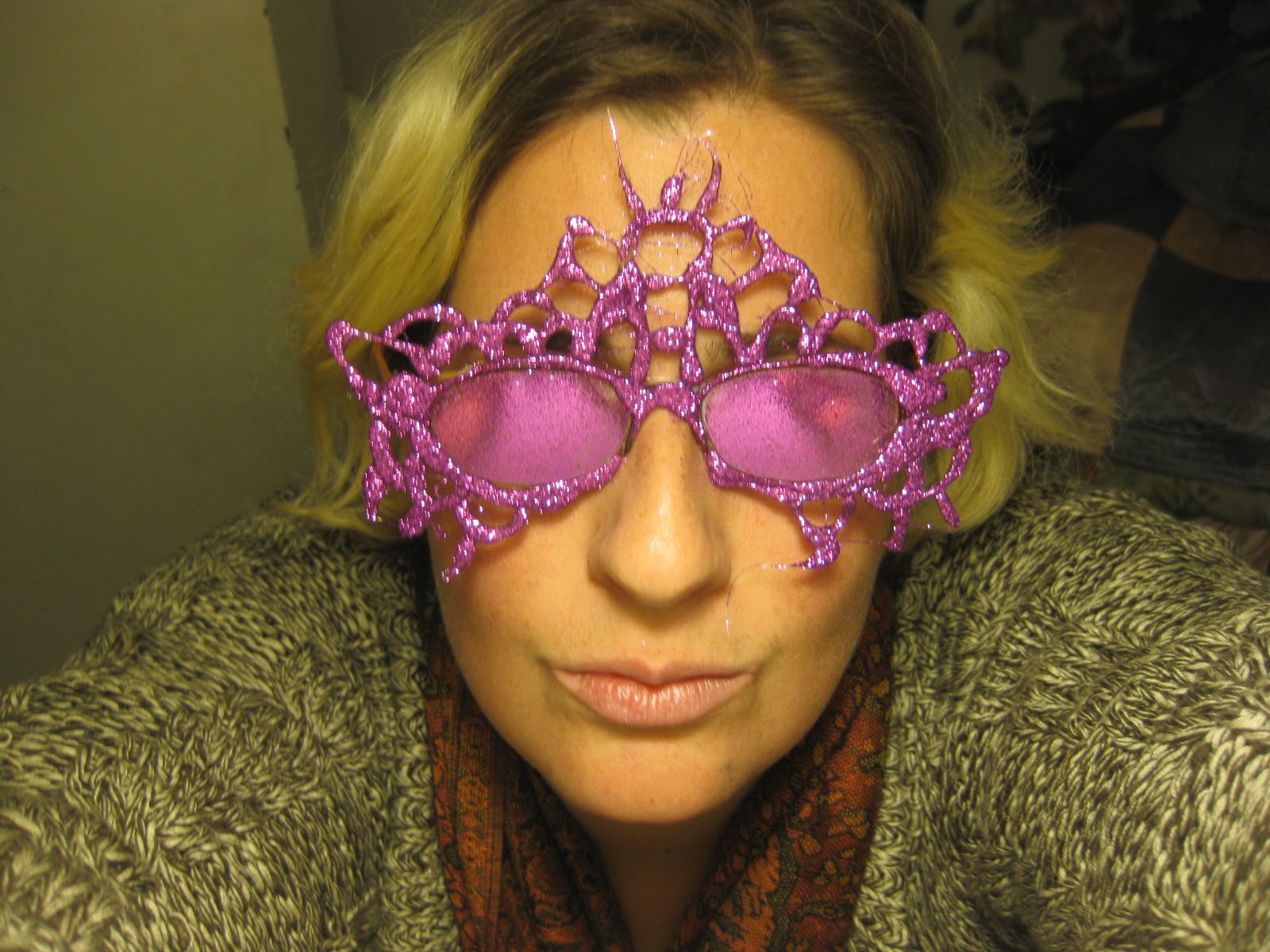 Glitter Mask for the Bespectacled! : 7 Steps - Instructables