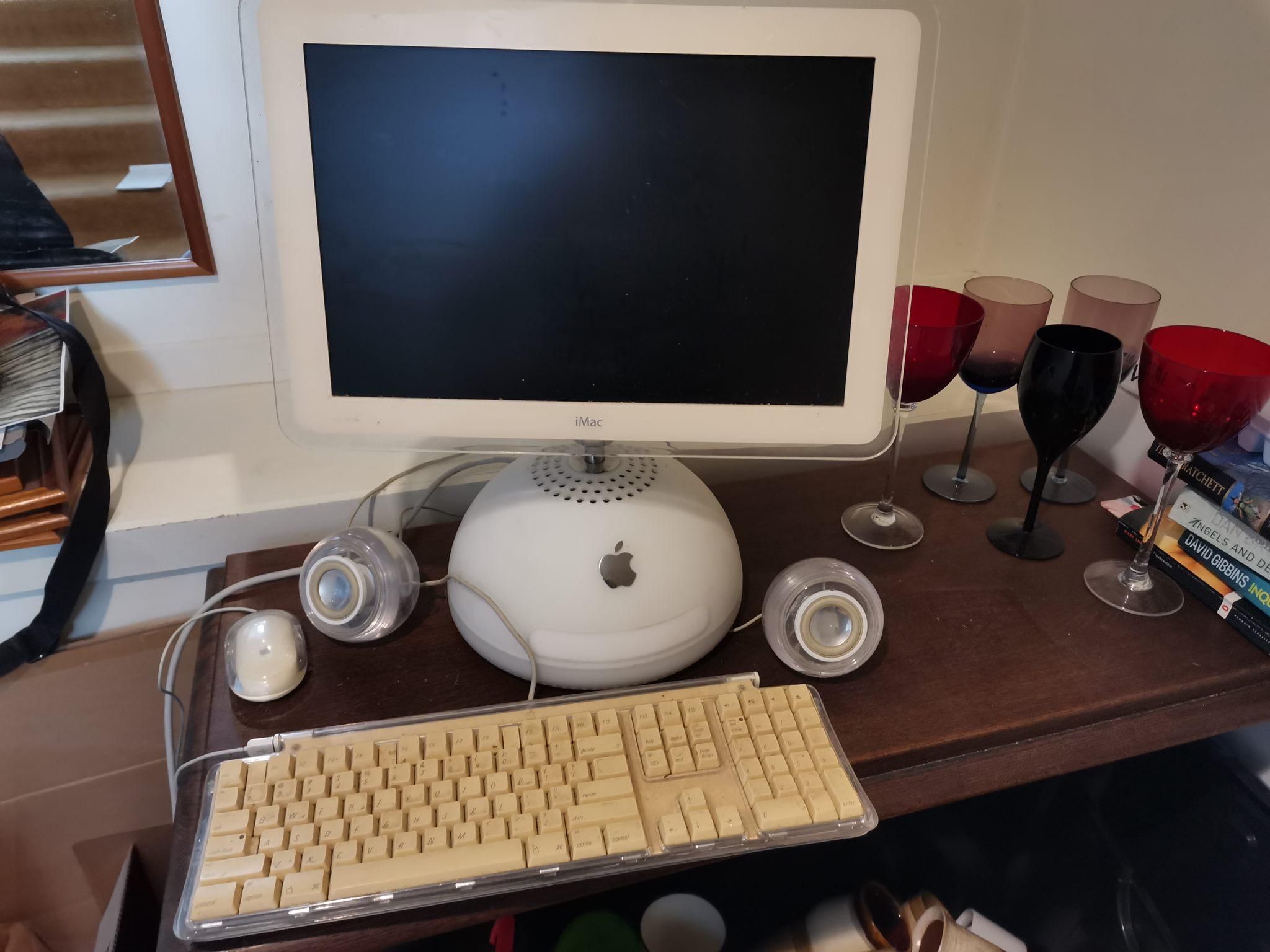G4 IMac to Black Mac : 6 Steps - Instructables