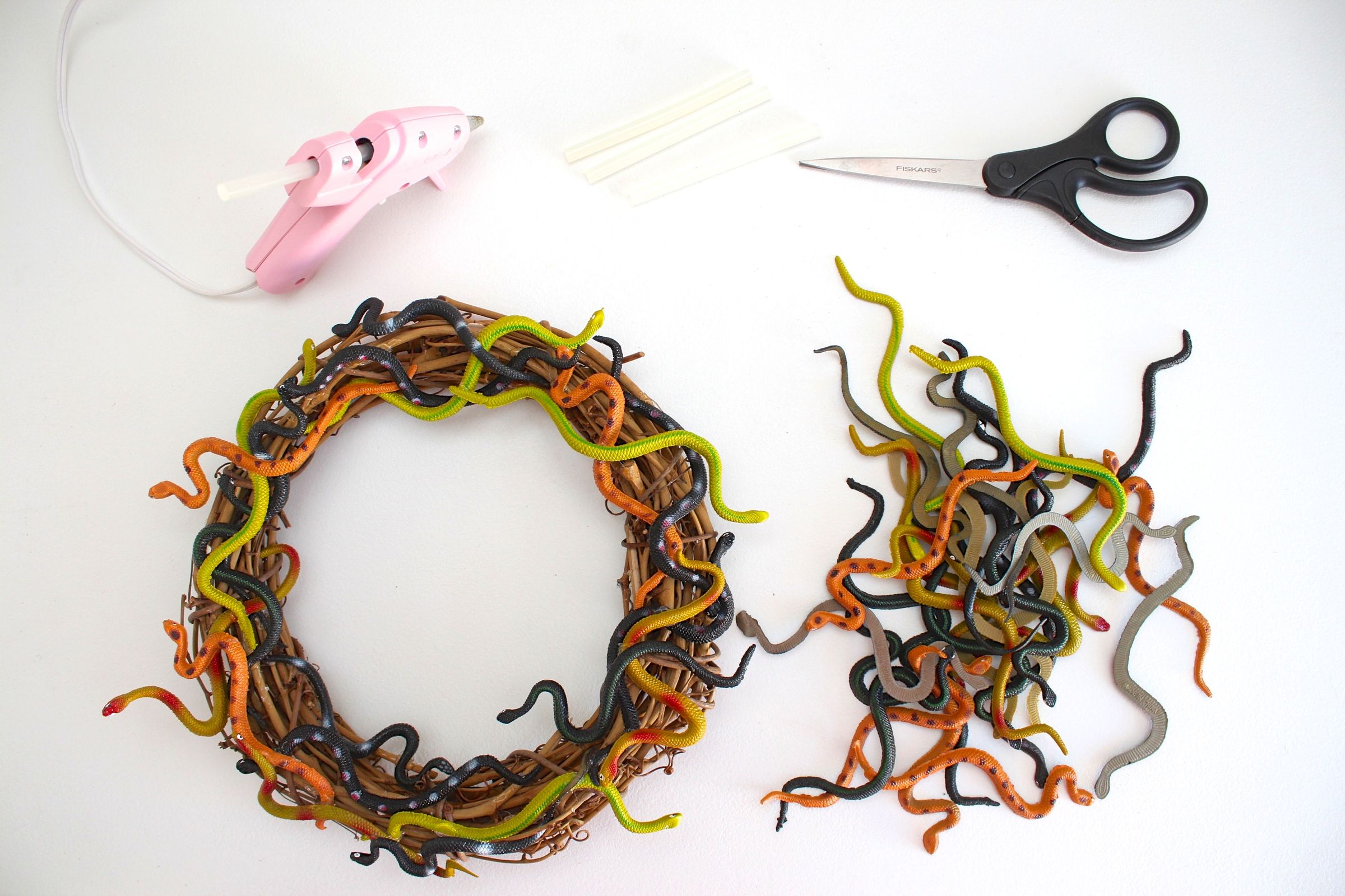 Snake Wreath : 3 Steps (with Pictures) - Instructables