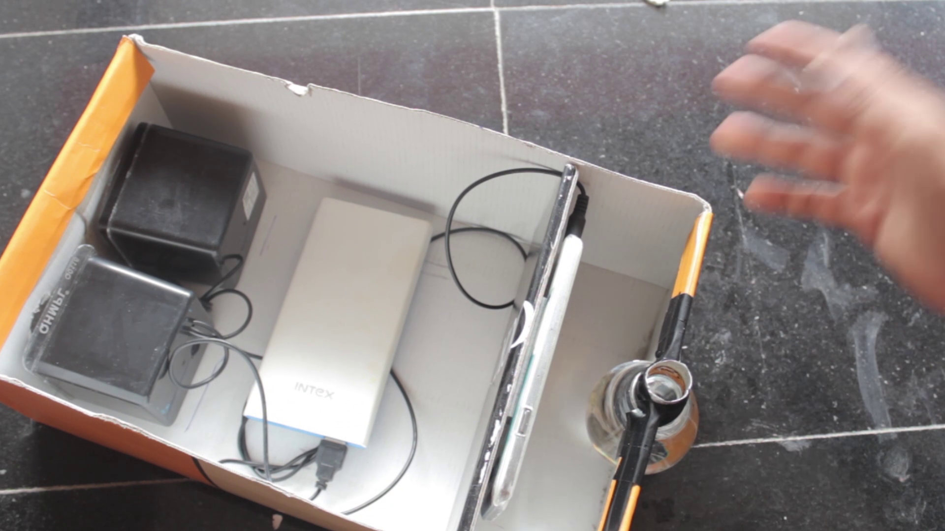 DIY Make Light Bulb Smart Phone Projector at Home Easy Way : 9 Steps ...