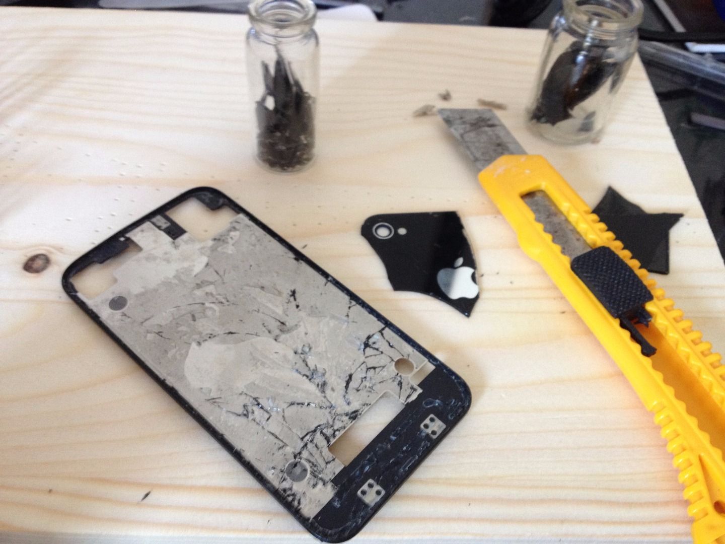 IPhone 4S Back Glass Repair : 5 Steps (with Pictures) - Instructables