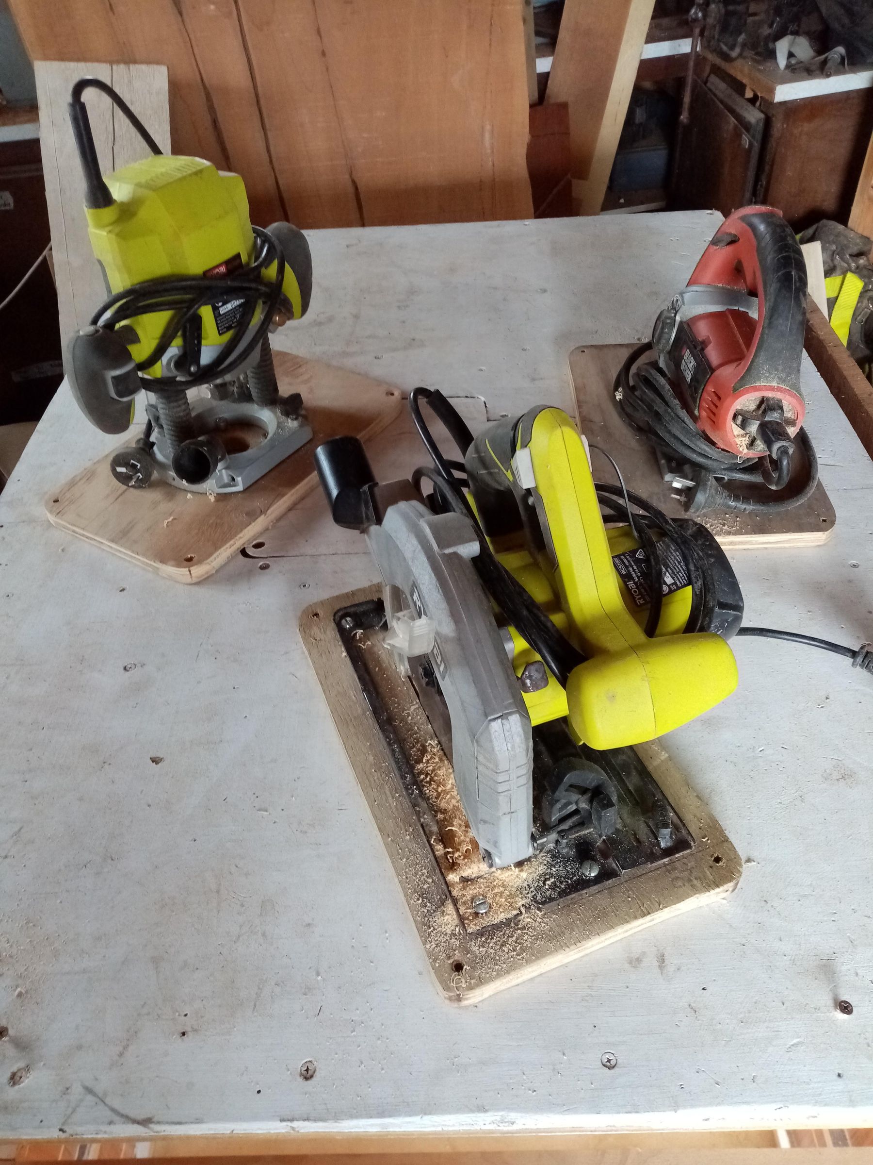 Evolution of a Workbench : 32 Steps (with Pictures) - Instructables