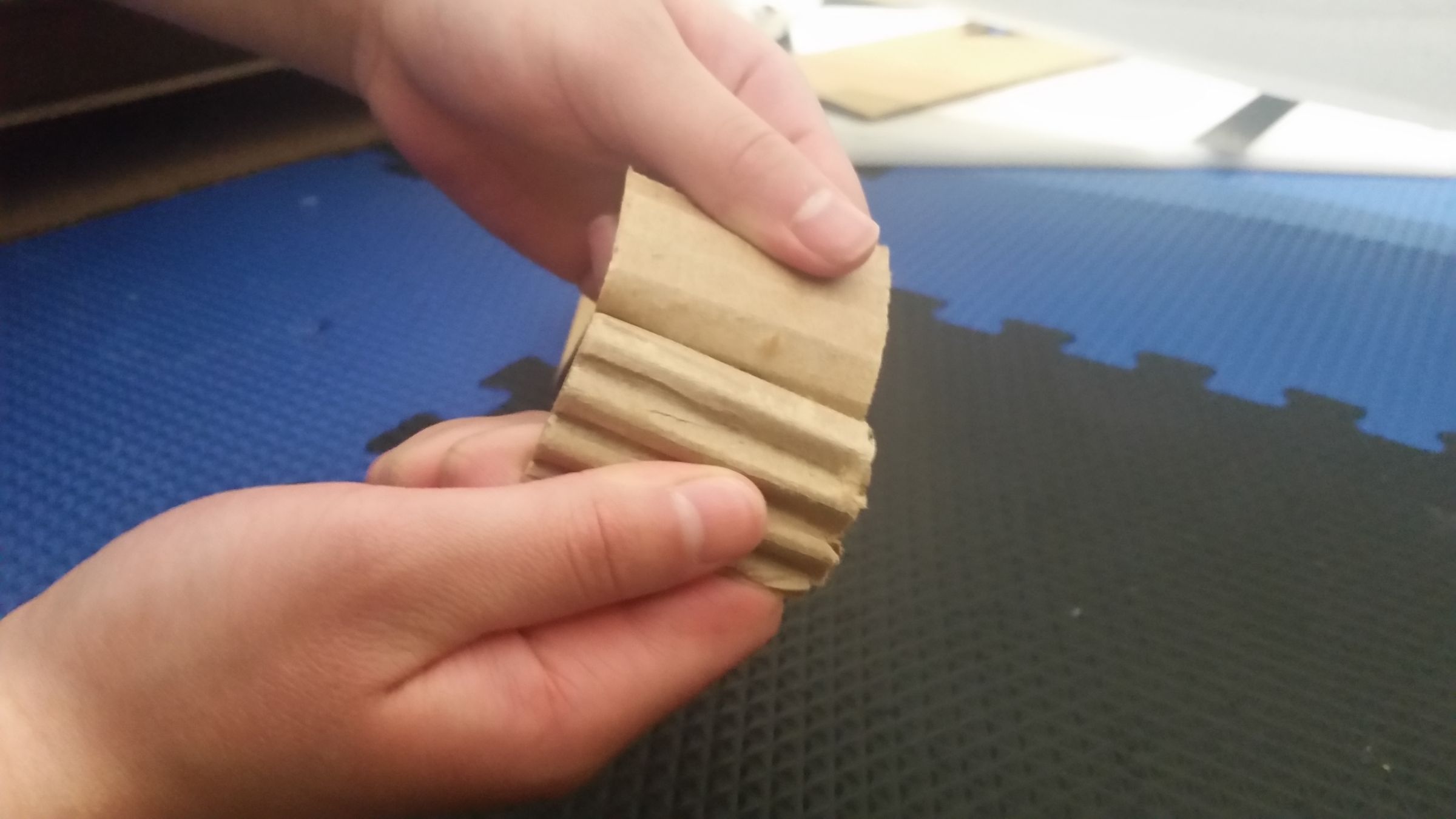 How to Make a Cardboard Standing Desk : 5 Steps (with Pictures ...