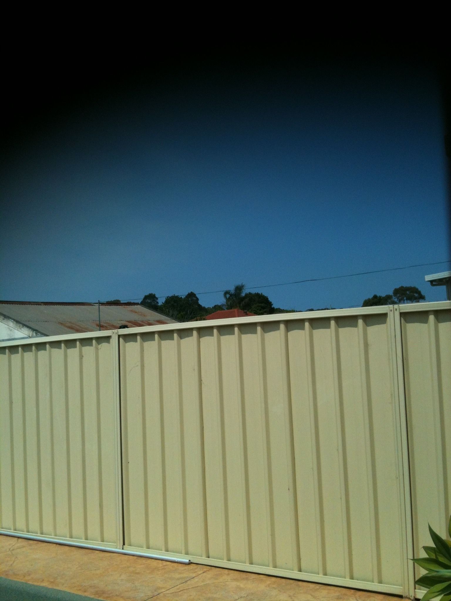 Wood Privacy Screen to Attach to Colourbond Fence : 5 Steps - Instructables