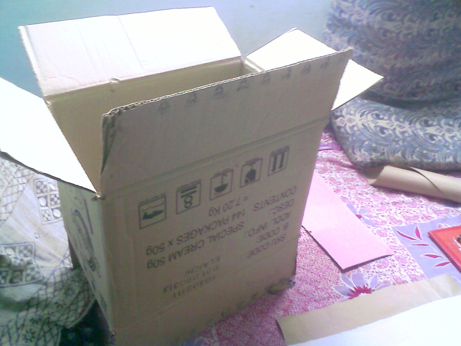 Cardboard Box Secret Compartment/Fake Bottom. : 6 Steps - Instructables